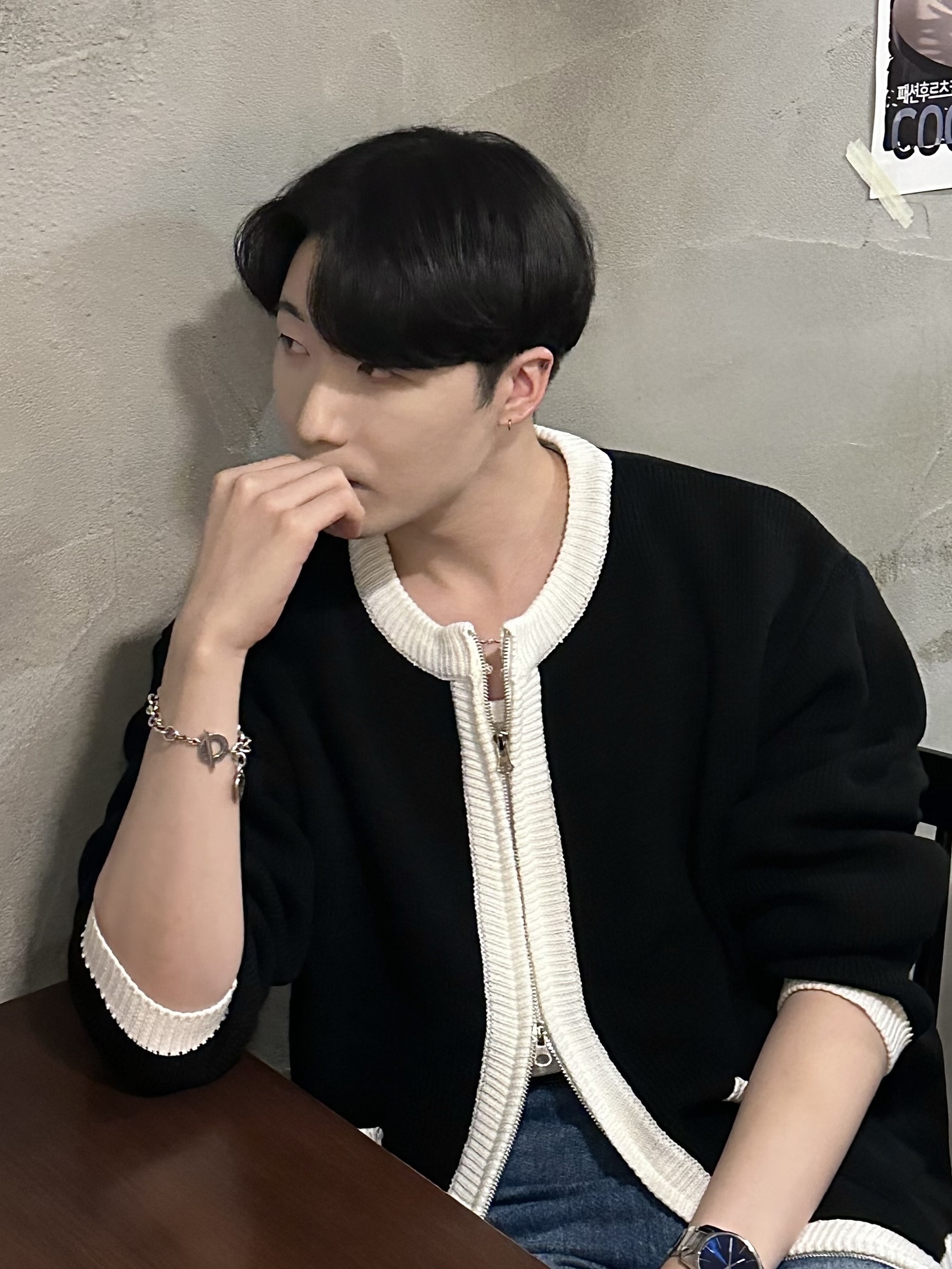 송정현 (@uc5c__) 님의 게시물 | KREAM