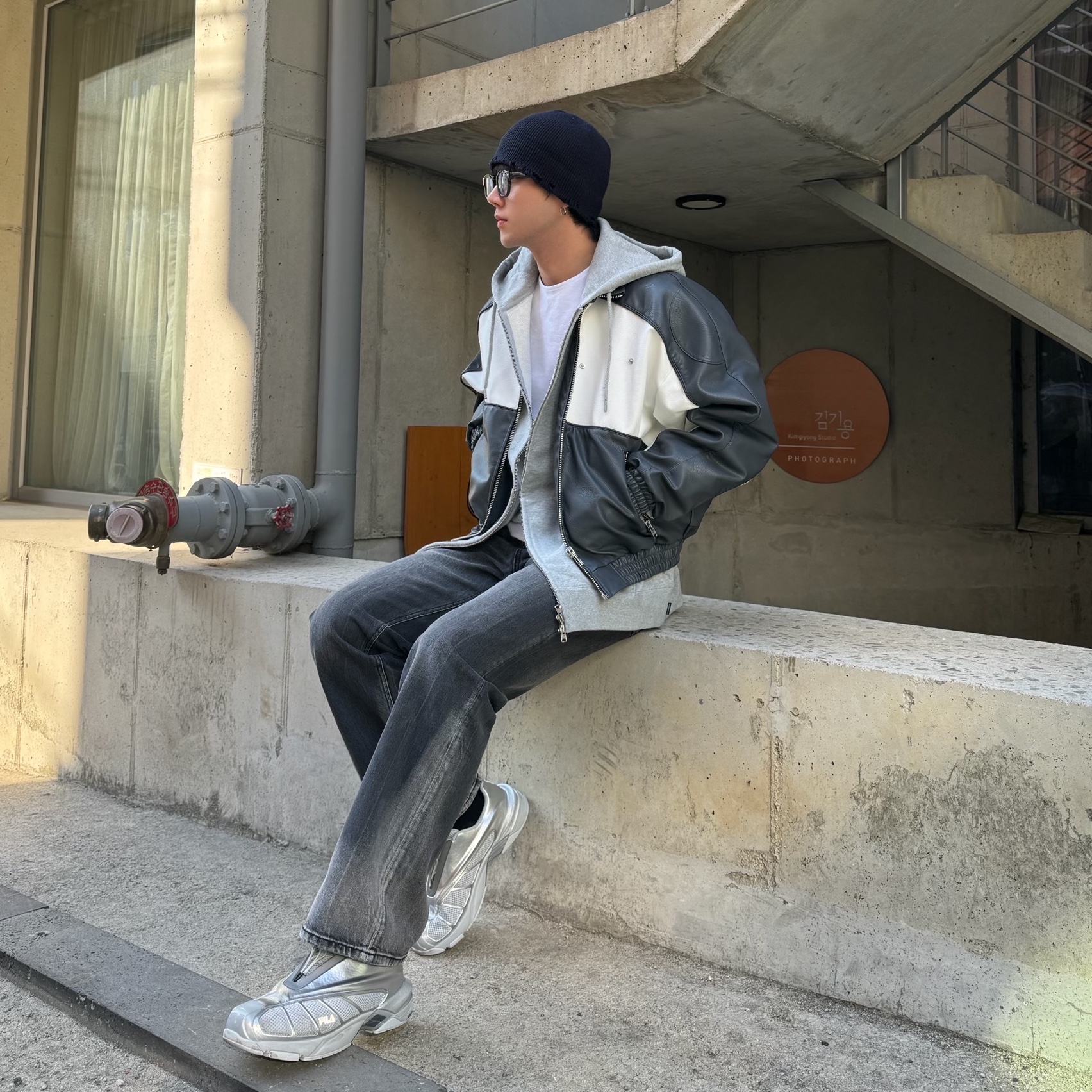 포인트 주기 좋은 신발과 봄 코디 | KREAM