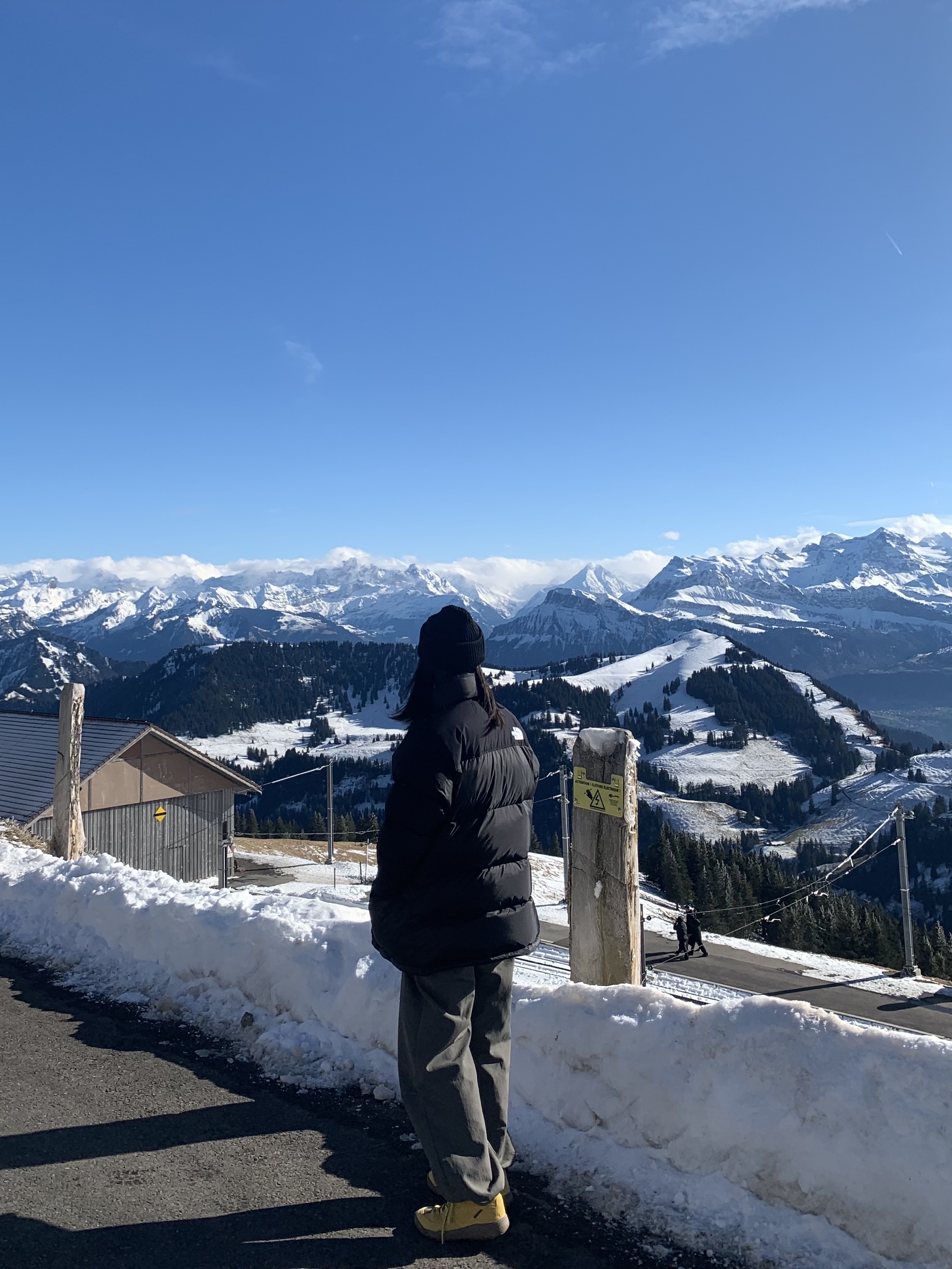 코모스 (@como_s) 님의 게시물 | KREAM