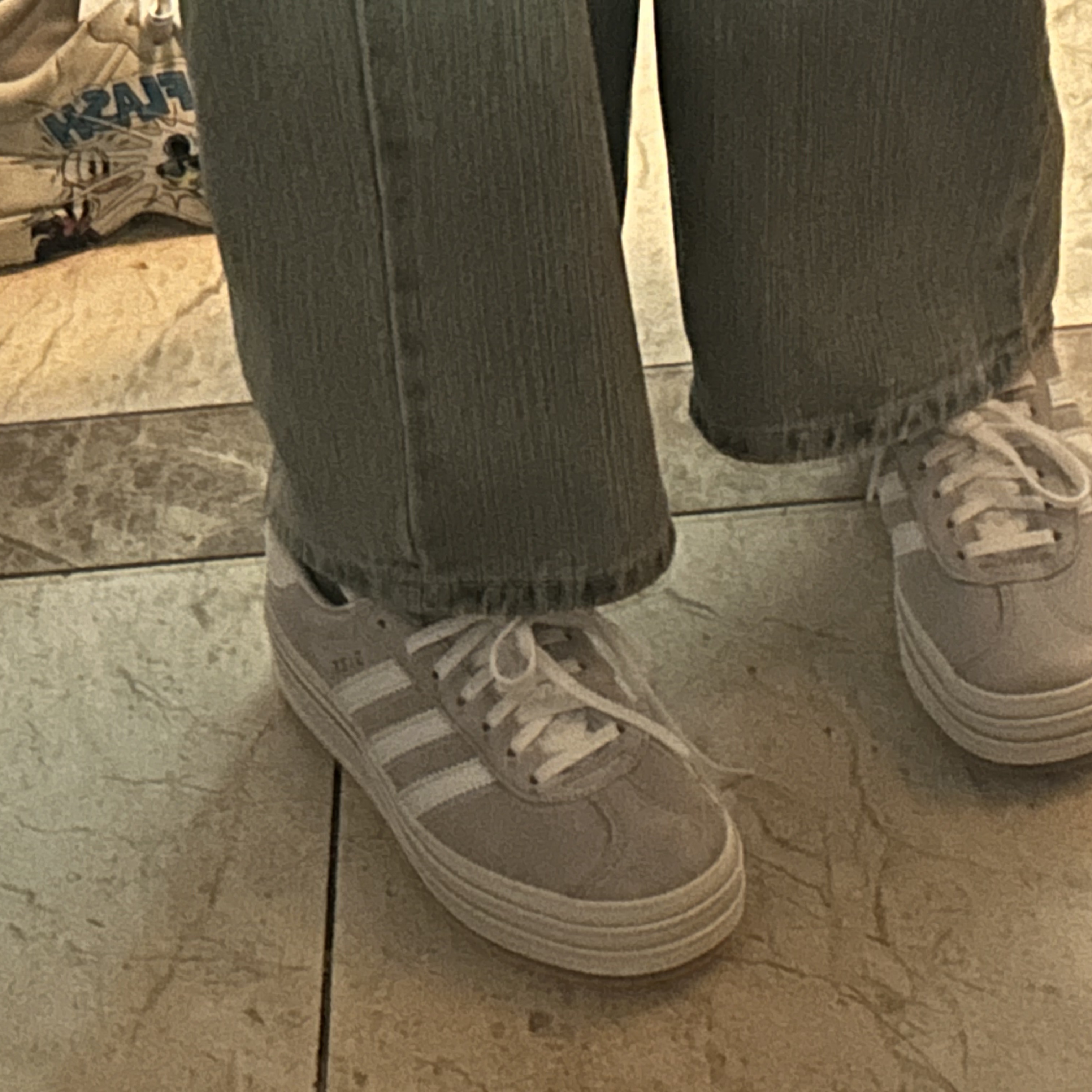 240이면 235 | KREAM