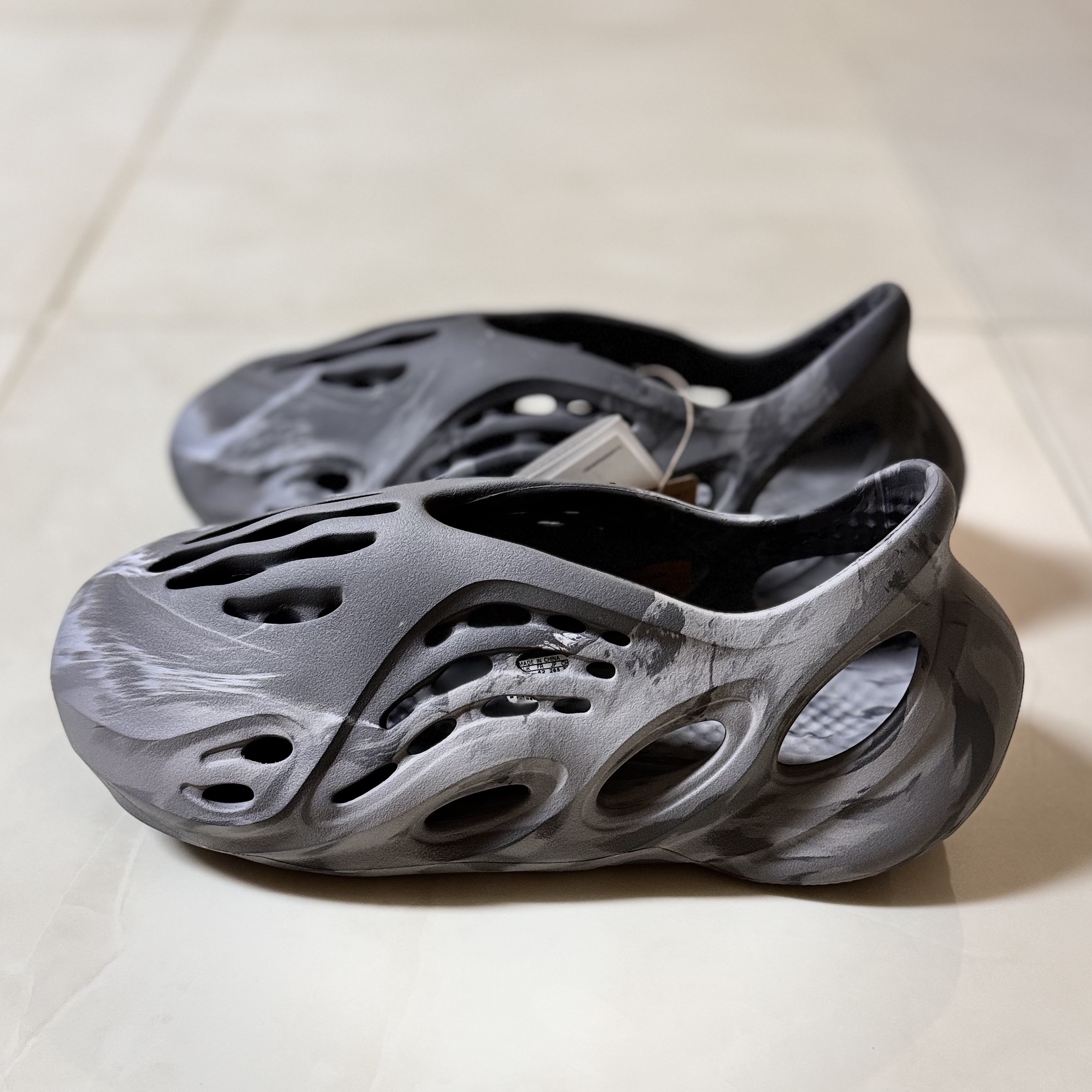 YZY FOAM RNR | KREAM