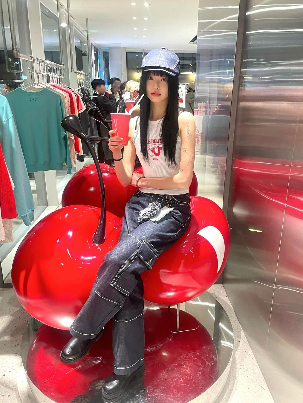 $ (@your_legacy) 님의 게시물 | KREAM