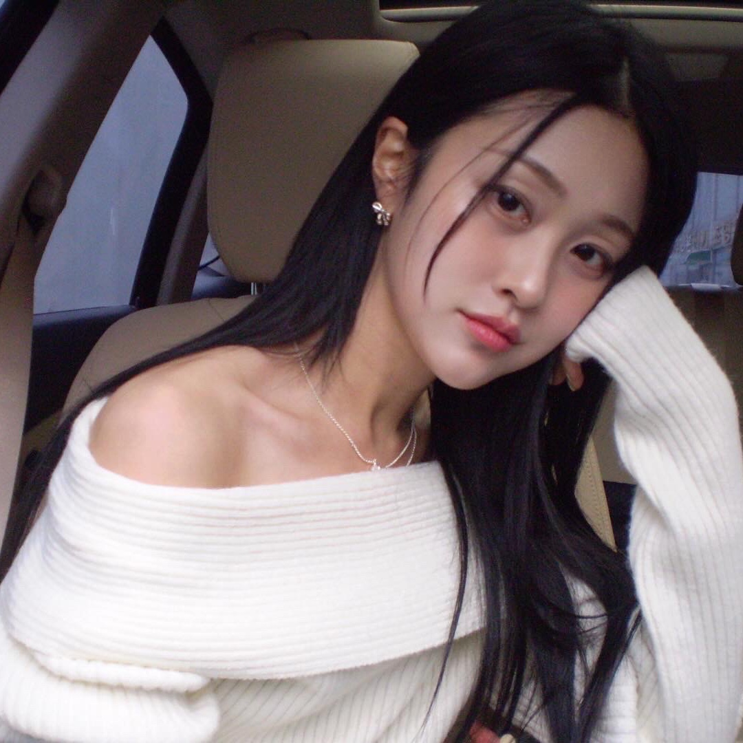 화이트&실버룩🤍 | KREAM