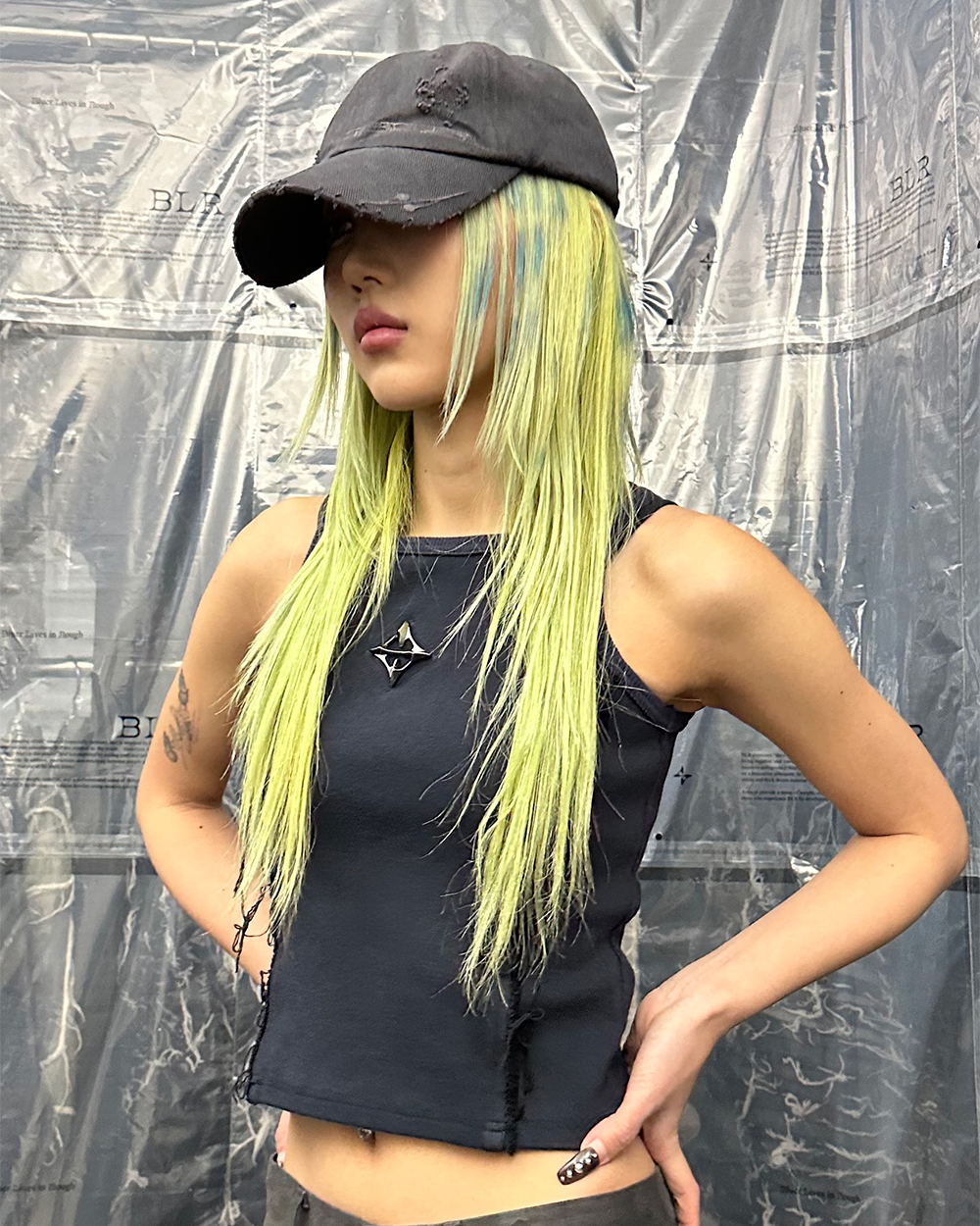 비엘알 커브드 로고 데미지드 데님 캡 그레이 | BLR | KREAM