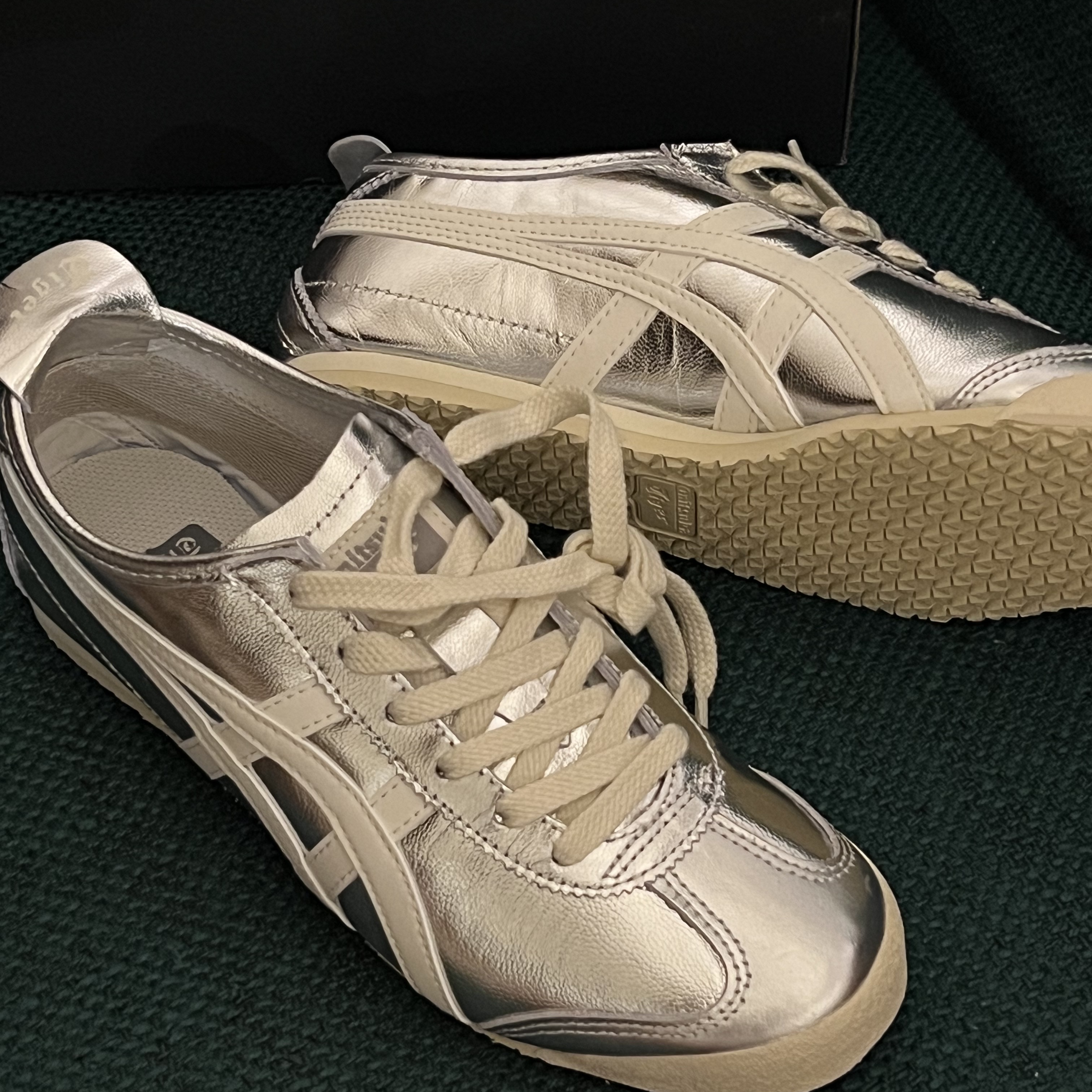 오니츠카타이거 멕시코66 실버 | KREAM