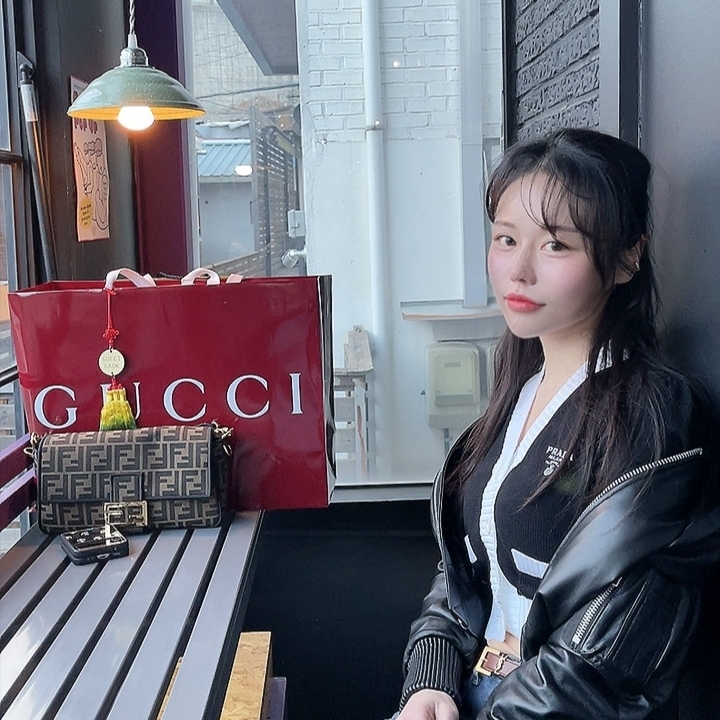 예쁘고 어디든 잘어울리지😘 | KREAM