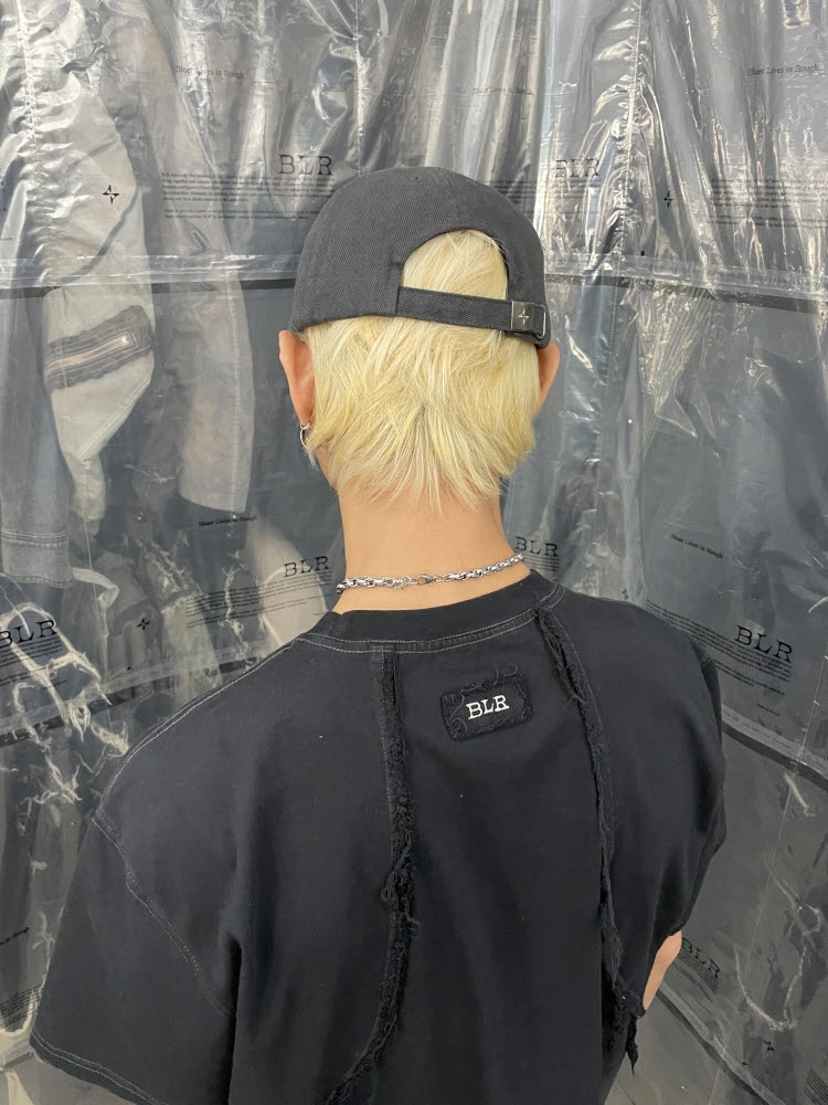 비엘알 디스트로이드 그라데이션 블리치드 숏슬리브 블랙 | BLR | KREAM