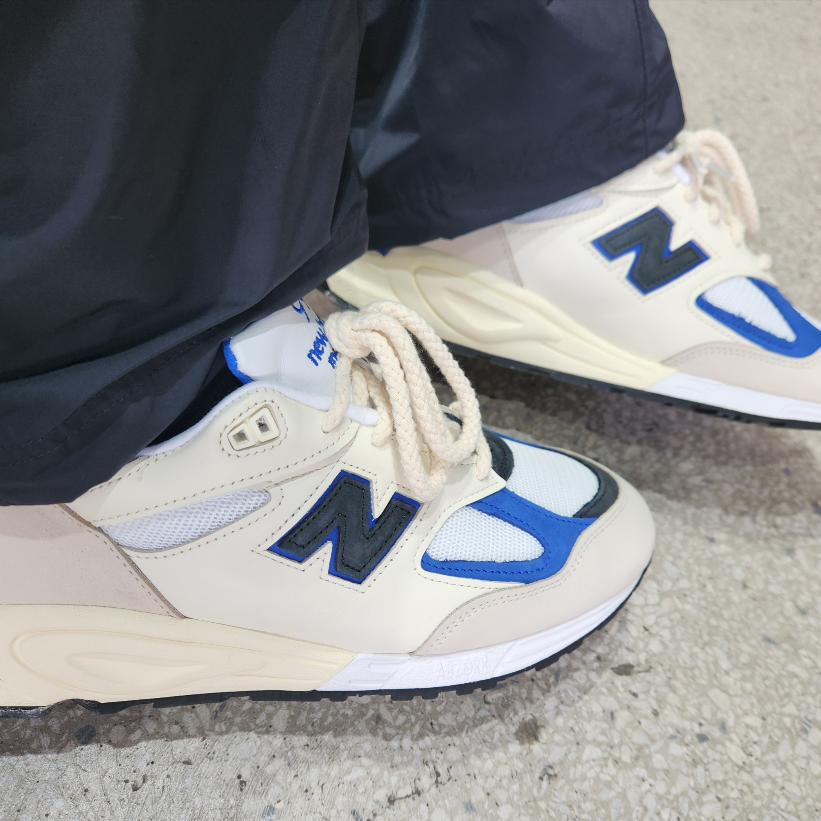 v2는 정사이즈 | KREAM