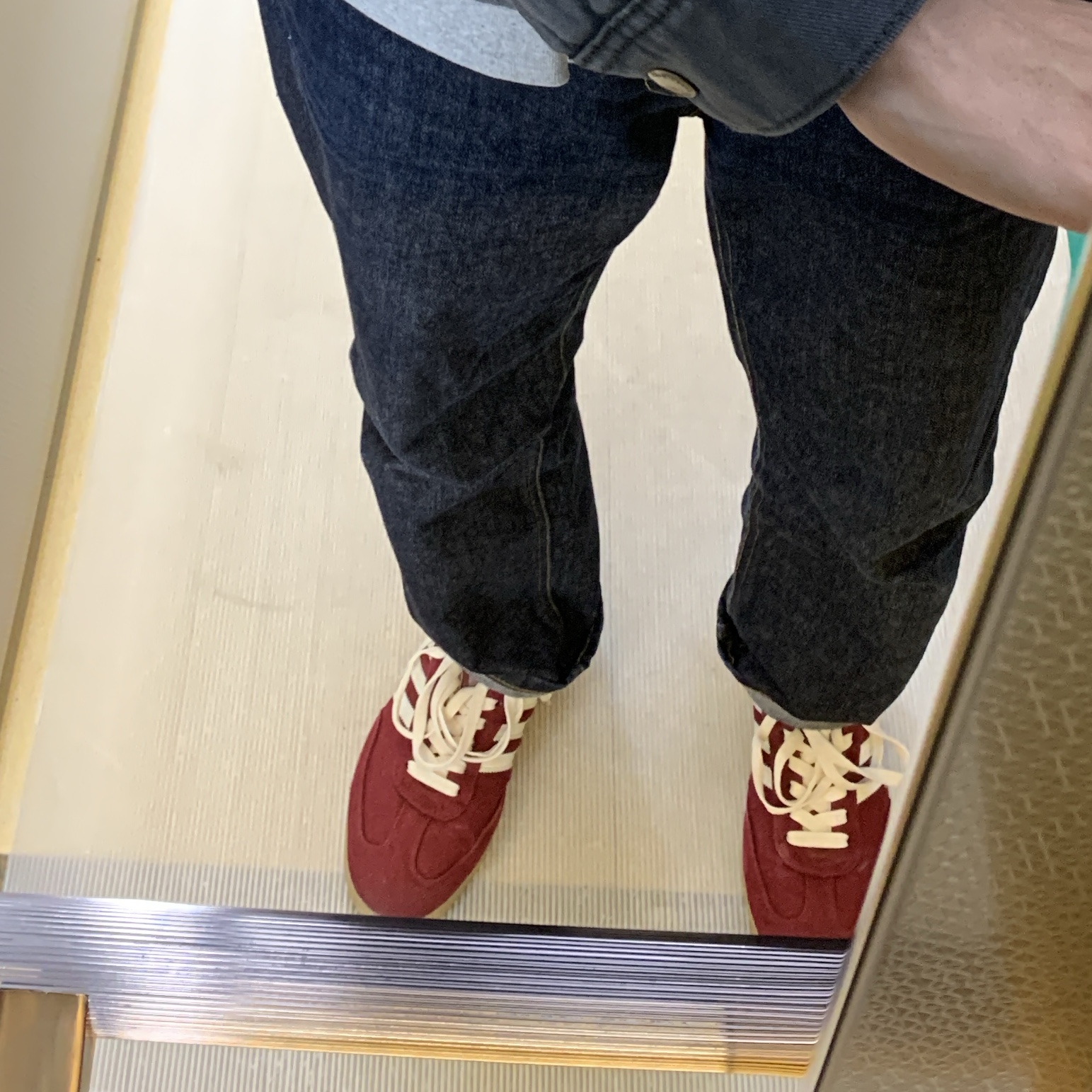 cool_jr (@barney_stinson) 님의 게시물 | KREAM