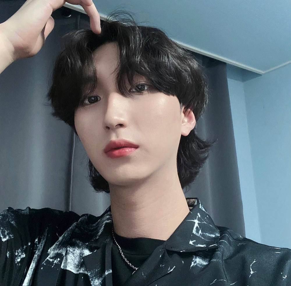 @𝙜𝙠𝙖𝙬𝙡𝙜𝙣𝙨(𝙎𝙝... (@gkawlgns) 님의 게시물 | KREAM