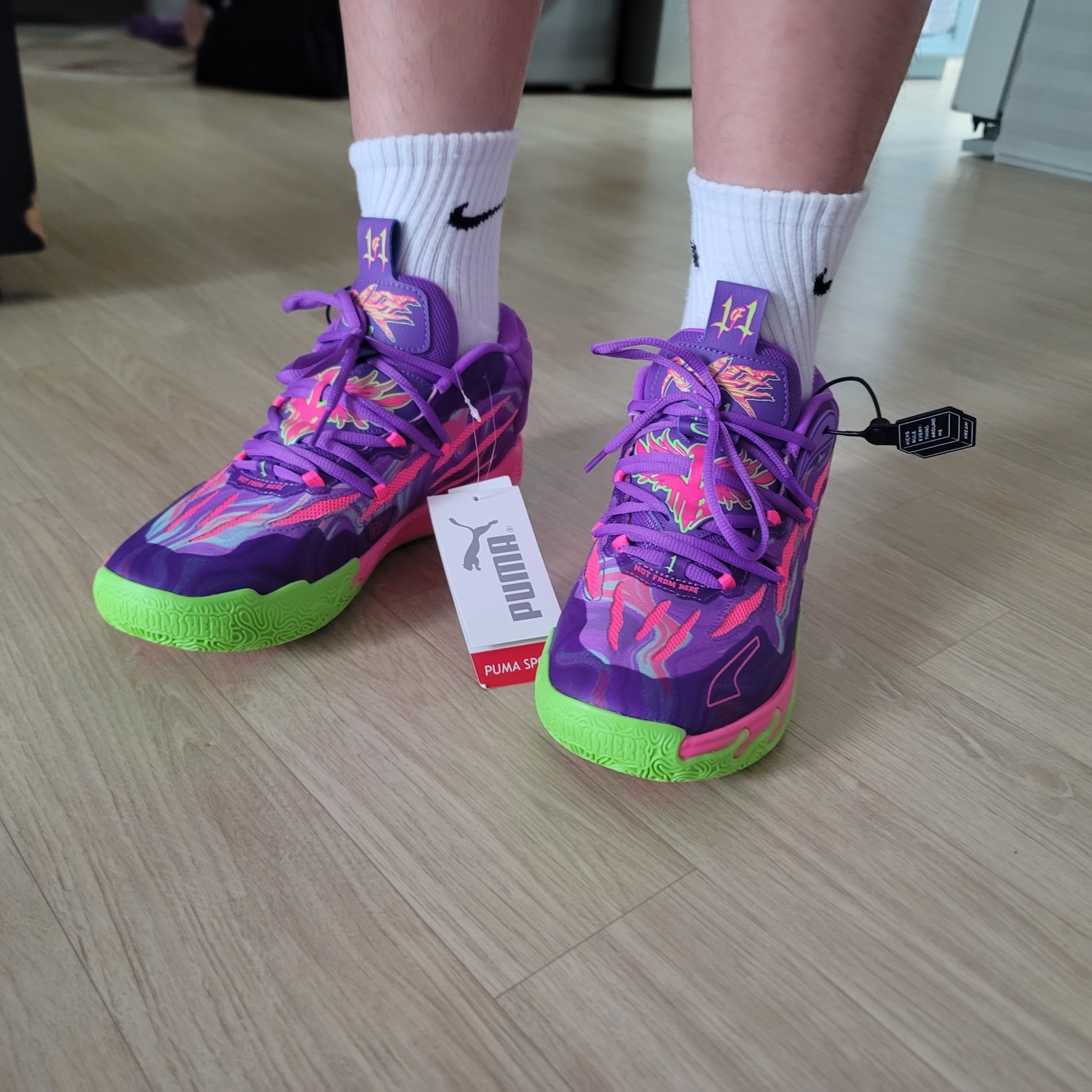 275 너무 좋아하네요 | KREAM