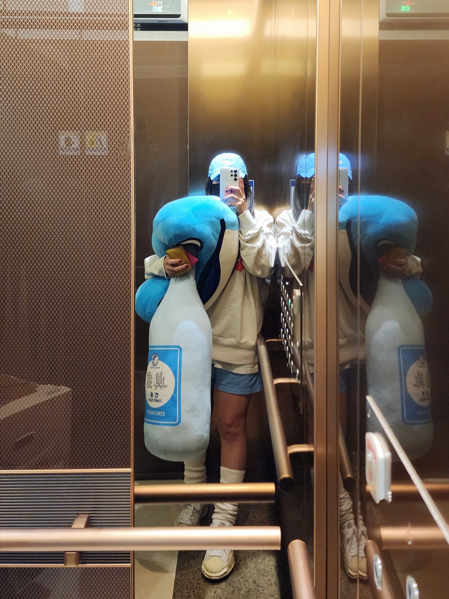 (@dong2yi) 님의 게시물 | KREAM