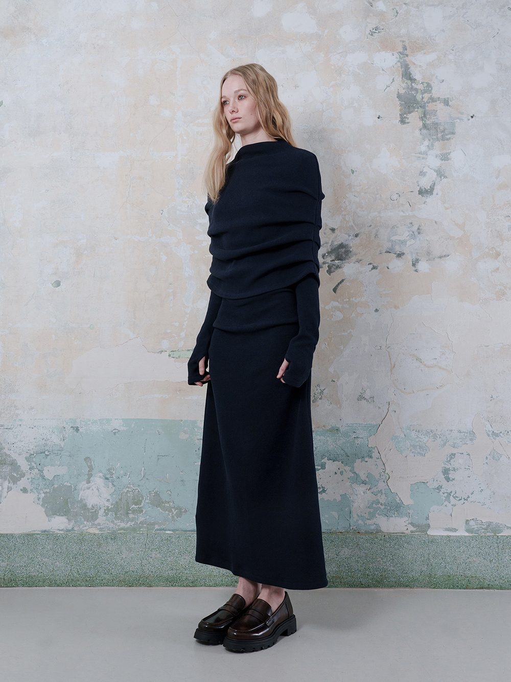 고엔제이 케이프 이펙트 니트 드레스 네이비 | GOEN.J | KREAM