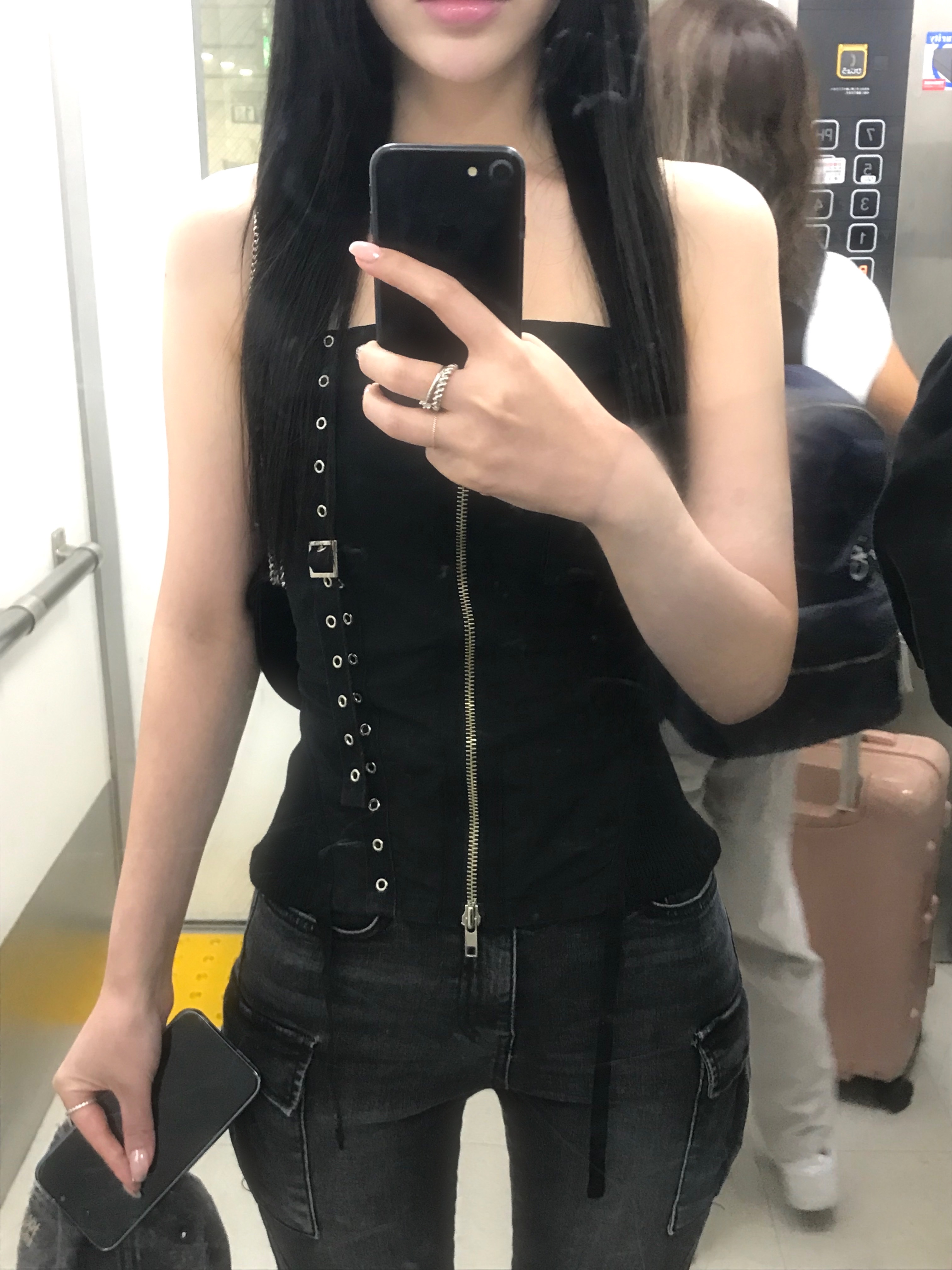 ae (@aelin_) 님의 게시물 | KREAM