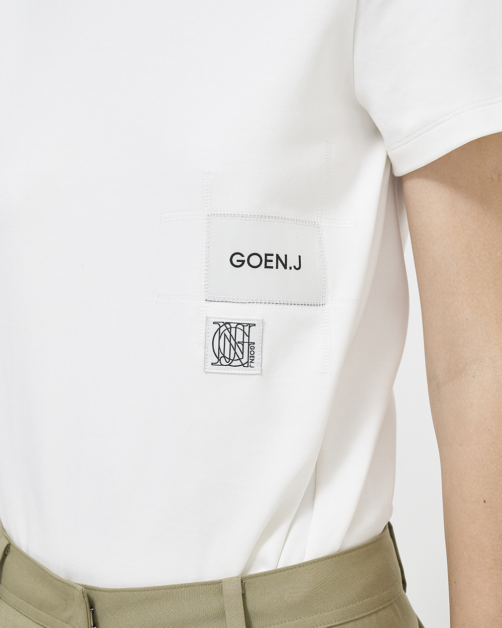 고엔제이 로고 패치 코튼 저지 탑 화이트 | GOEN.J | KREAM
