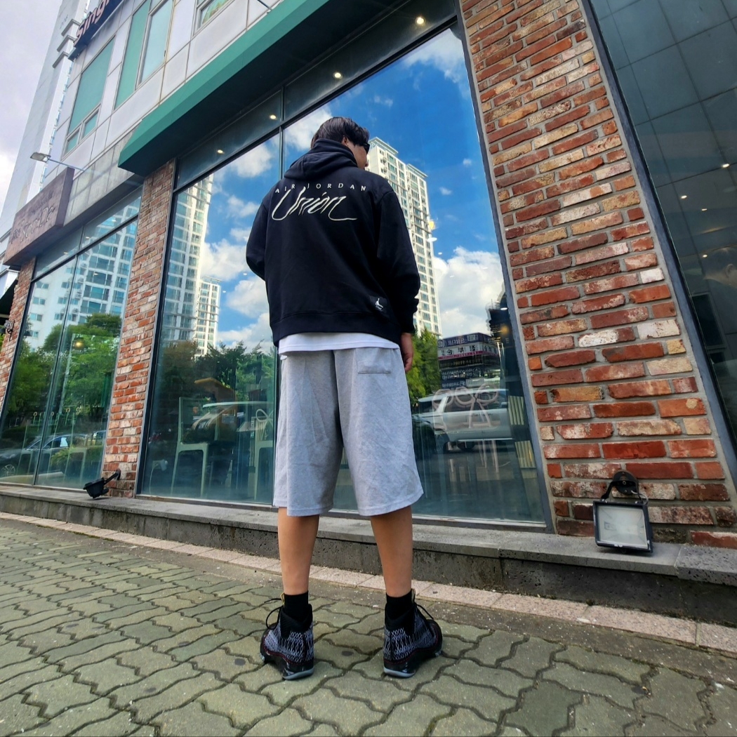 후드+반바지만 입는 계절.. | KREAM