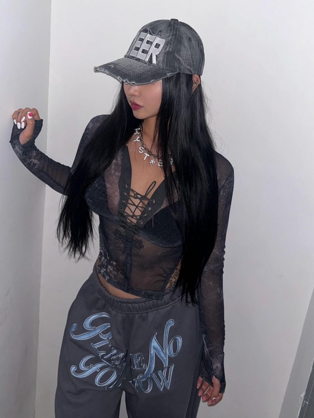 oneul.codi (@oneul.codi) 님의 게시물 | KREAM