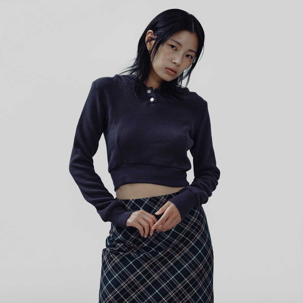 엔써이즈예스 레아 크롭 후디 블루 | Answerisyes | KREAM