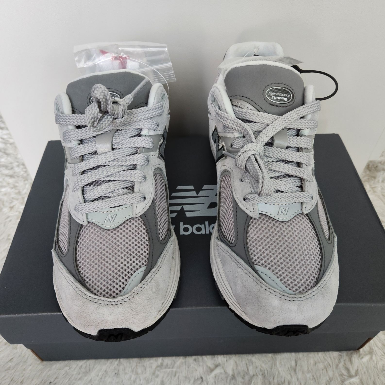 2002R T2 그레이 | KREAM