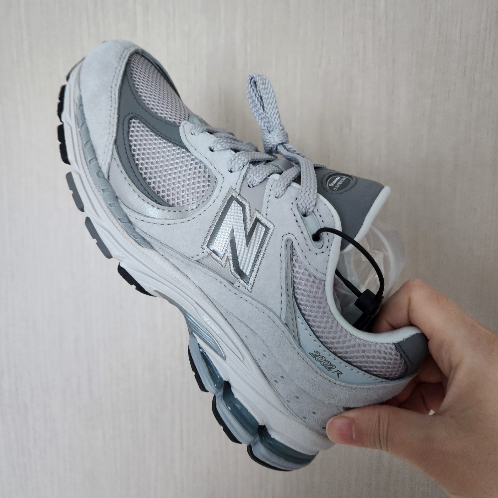 2002R T2 그레이 | KREAM