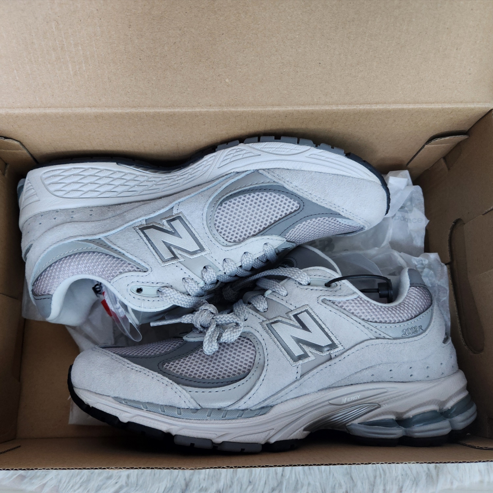 2002R T2 그레이 | KREAM