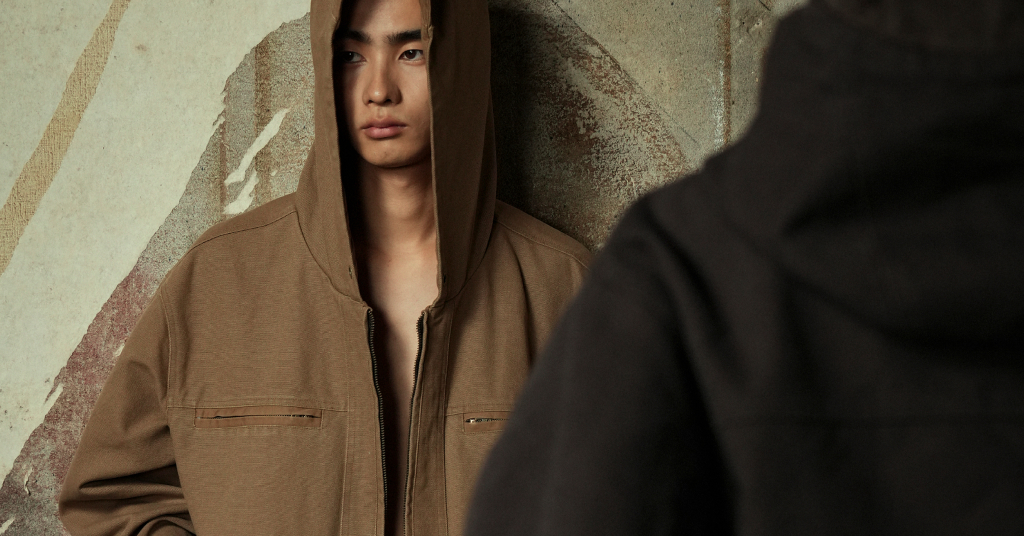 미니멀한 실루엣과 독특한 디테일 YIYAE | KREAM