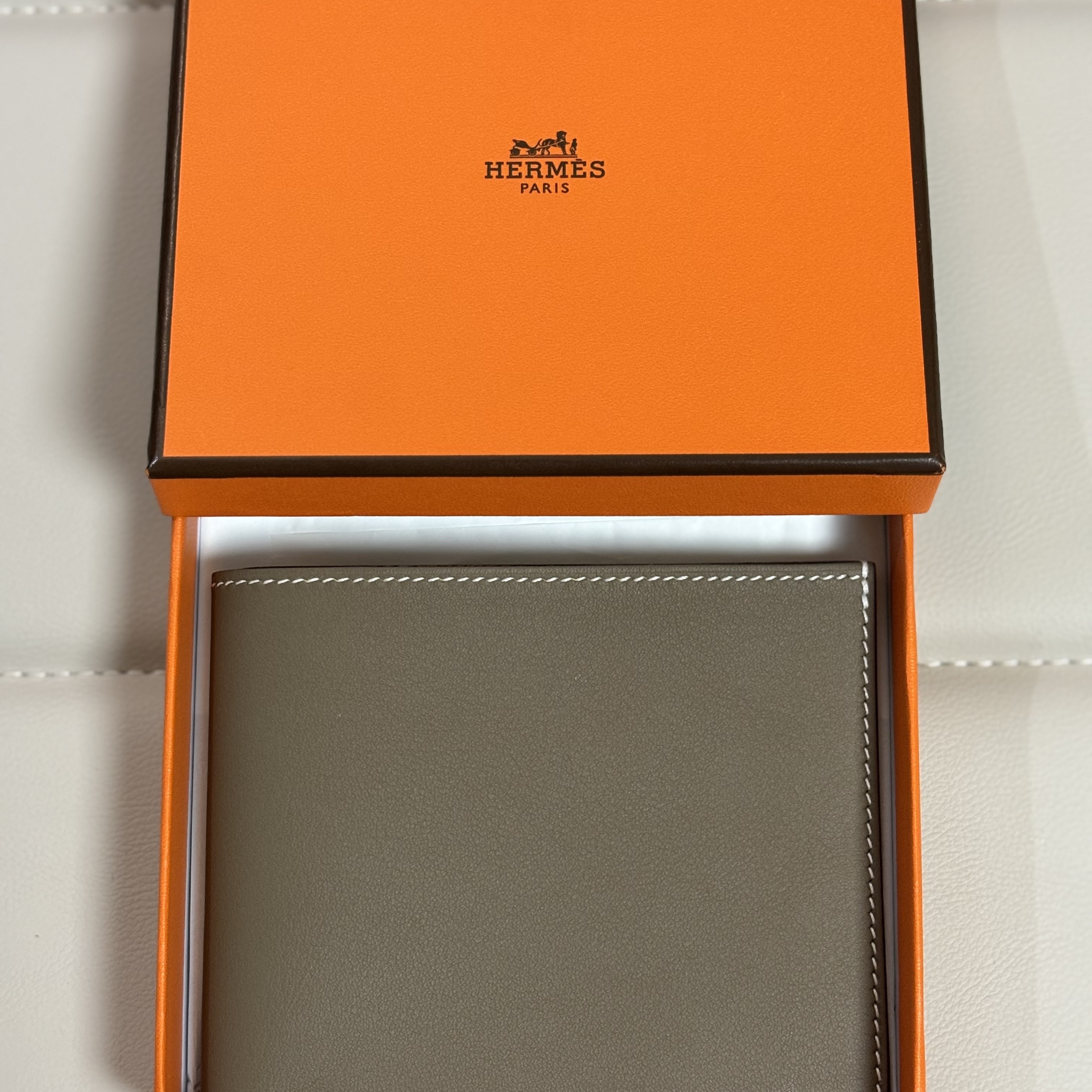 에르메스 스위프트 가죽 반지갑 | KREAM