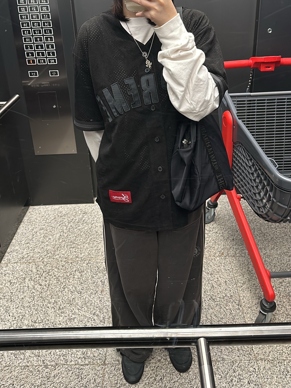 (@golocat) 님의 게시물 | KREAM