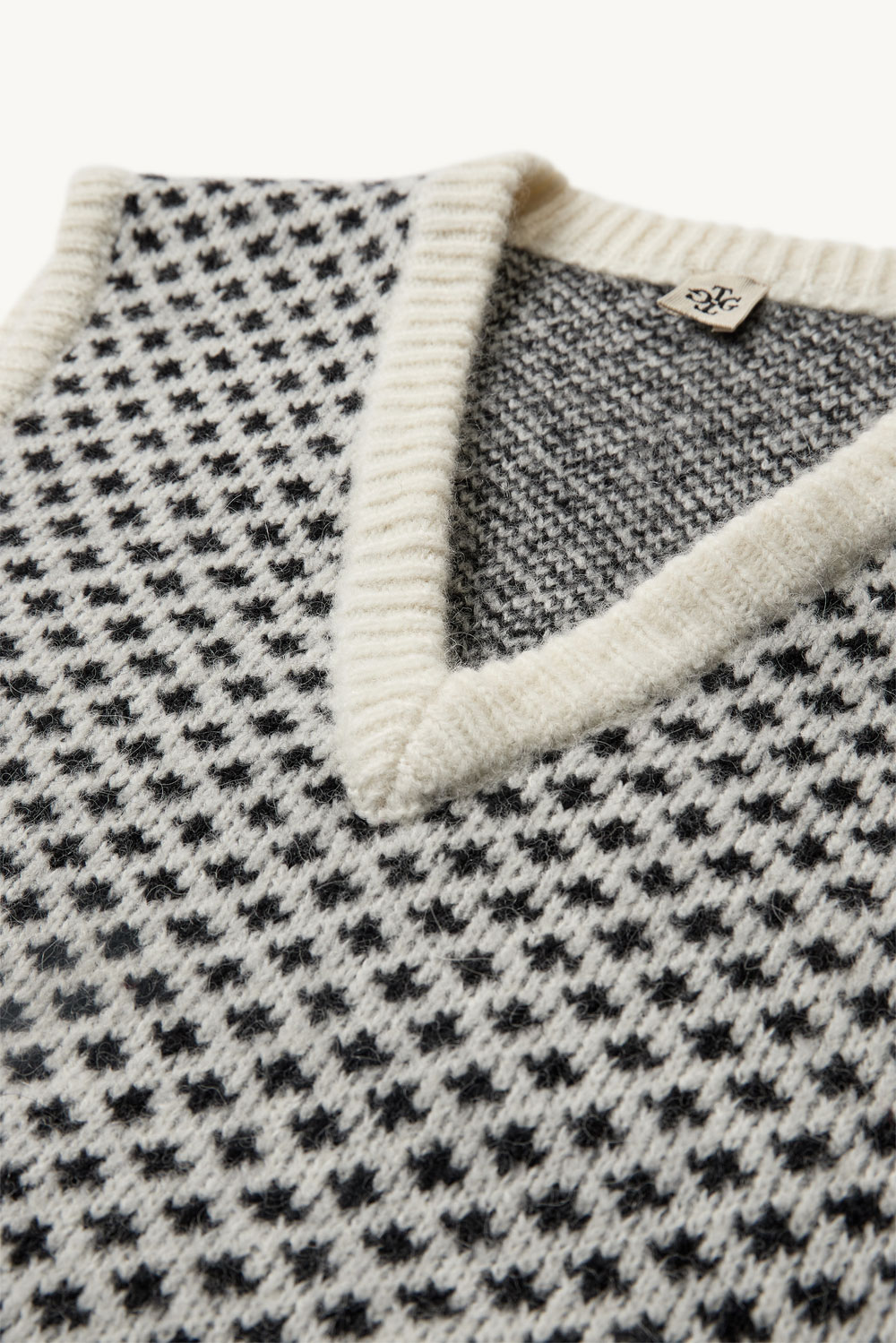 더가먼츠 우먼 베르비에 니트 베스트 아가일 니트 아트워크 - 24FW | The Garment | KREAM