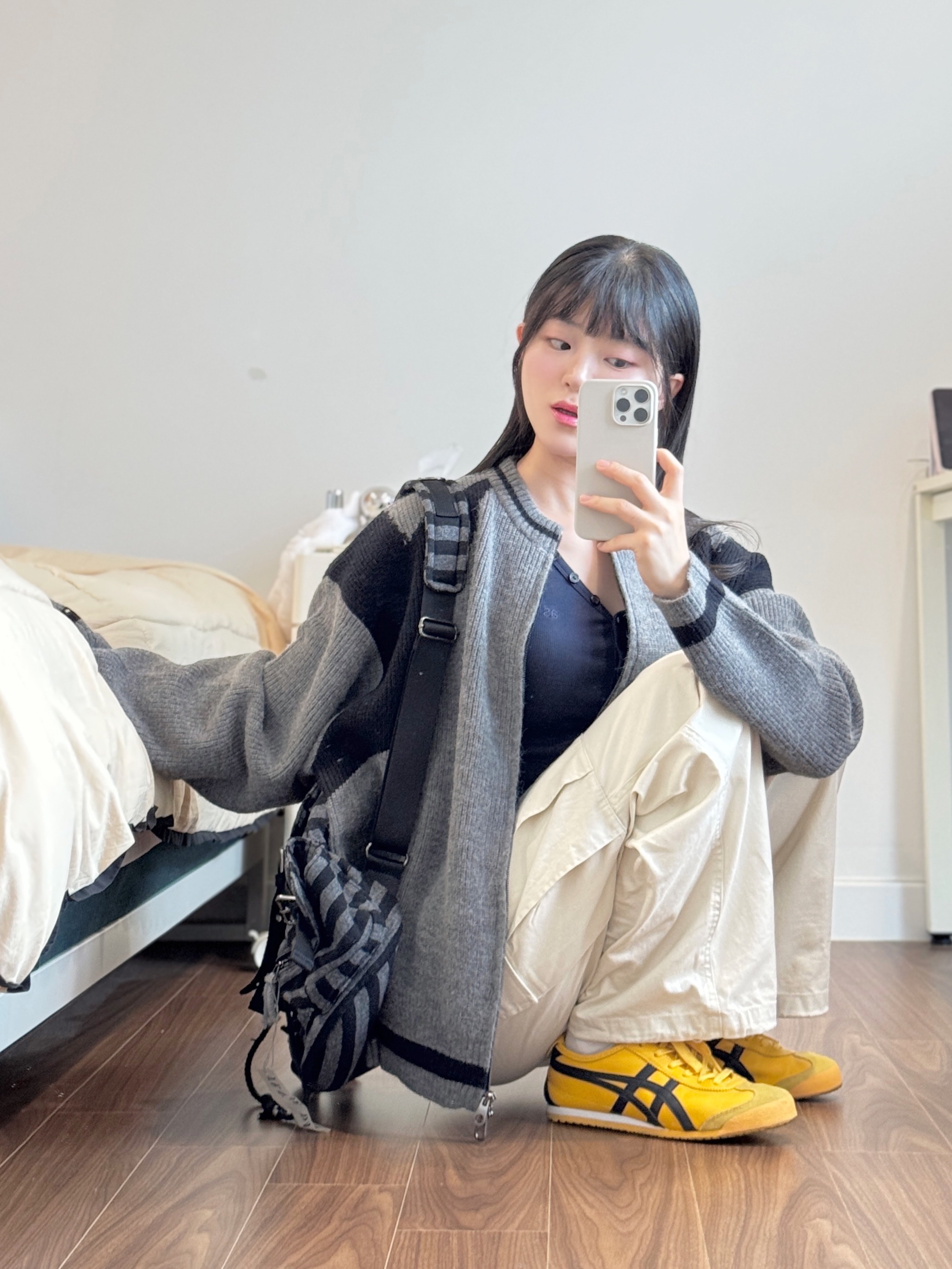 앉은샷 모음이구여 10.16 up | KREAM