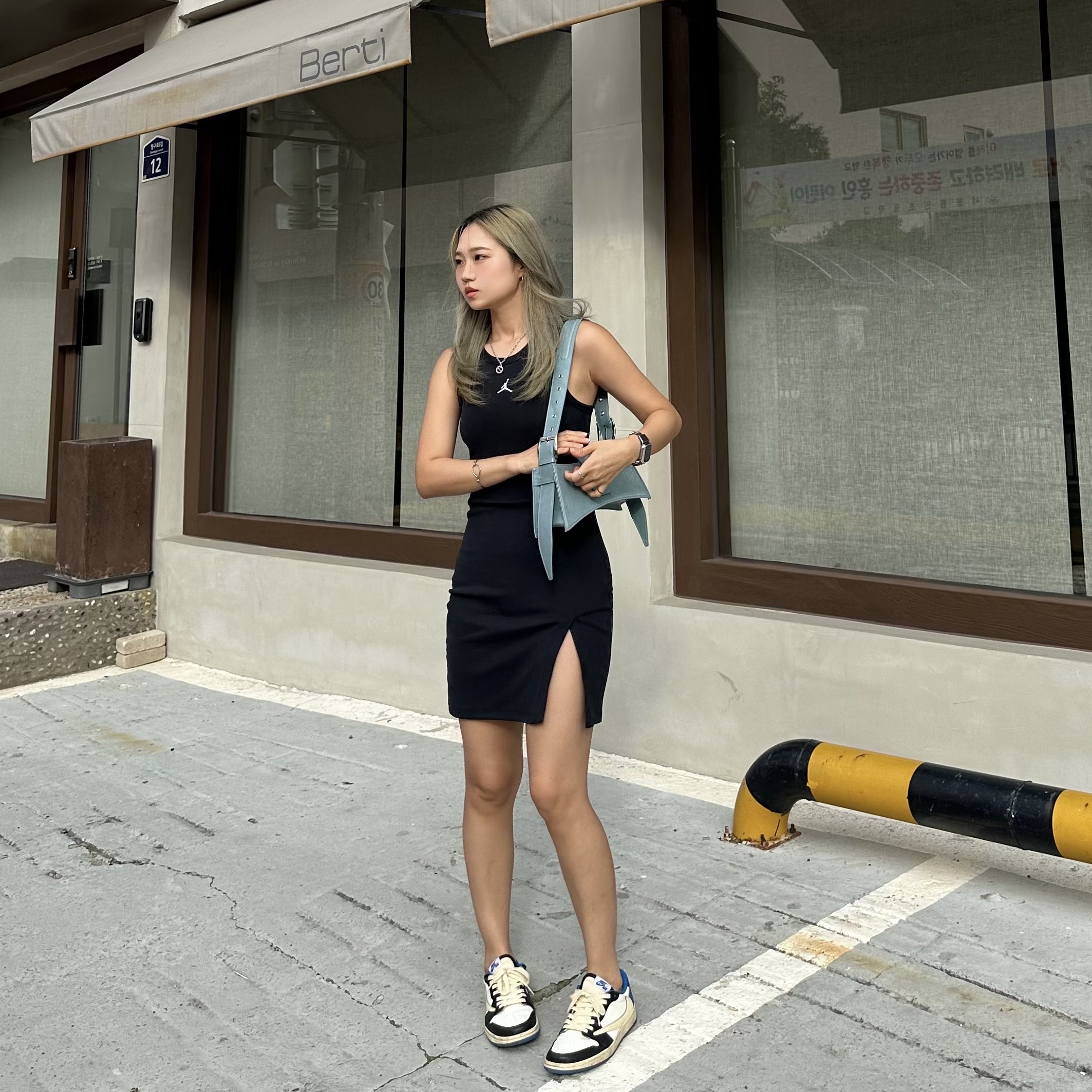 두나 (@_d2_n4) 님의 게시물 | KREAM