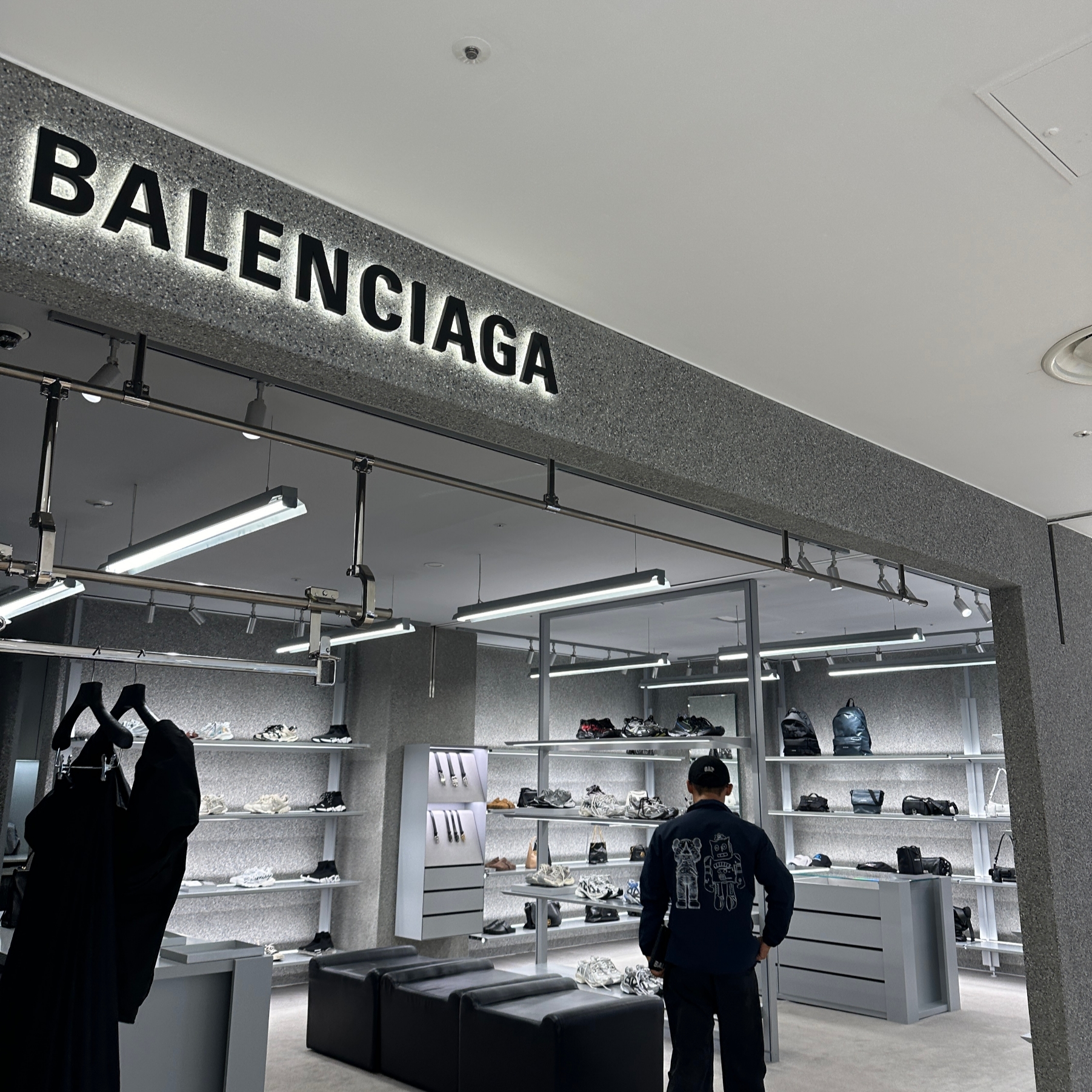 정섭킴 (@sub.kim_j) 님의 게시물 | KREAM