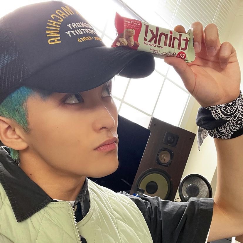 NCT 마크 착용 | KREAM