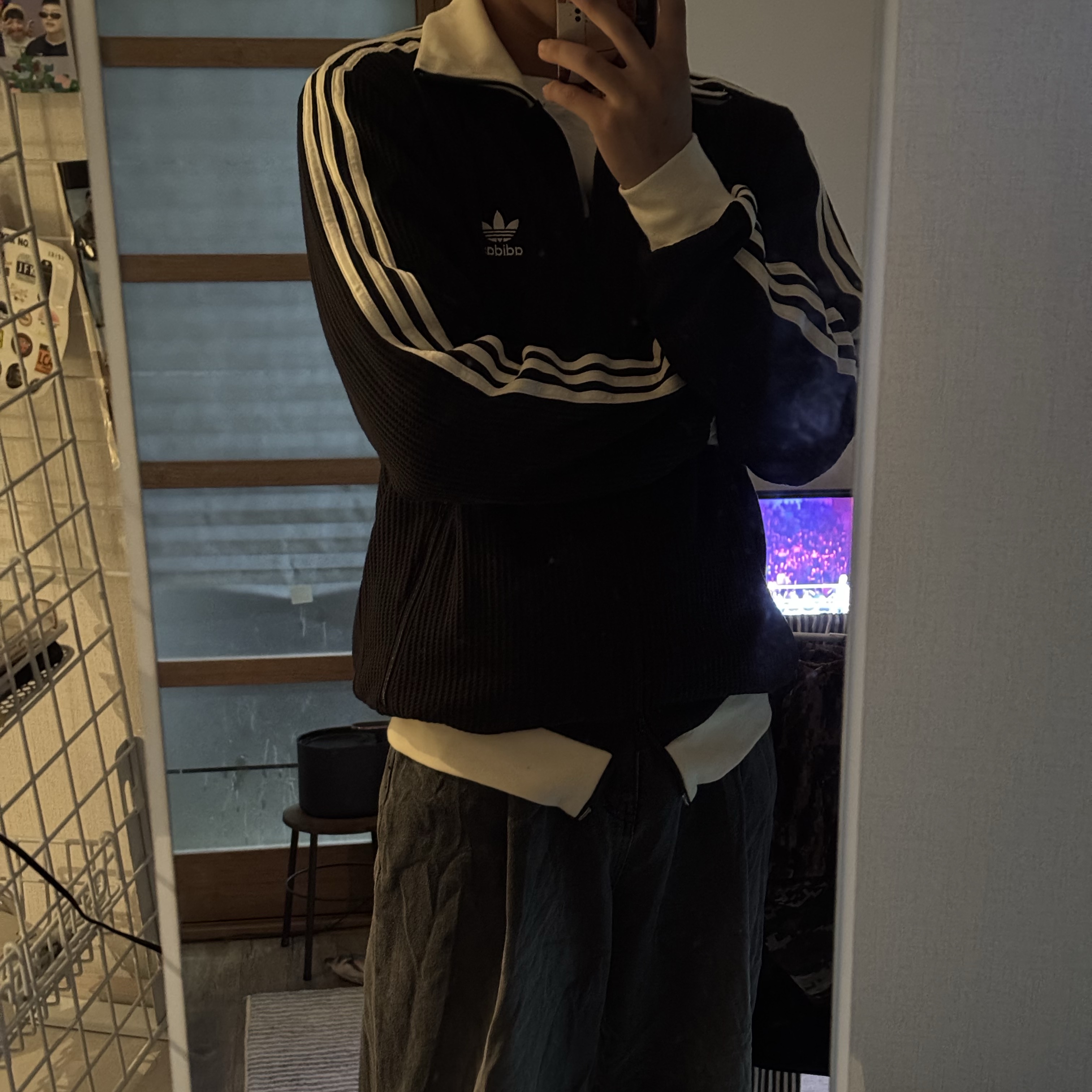 옷이 너무 이쁘시다...🍀 | KREAM