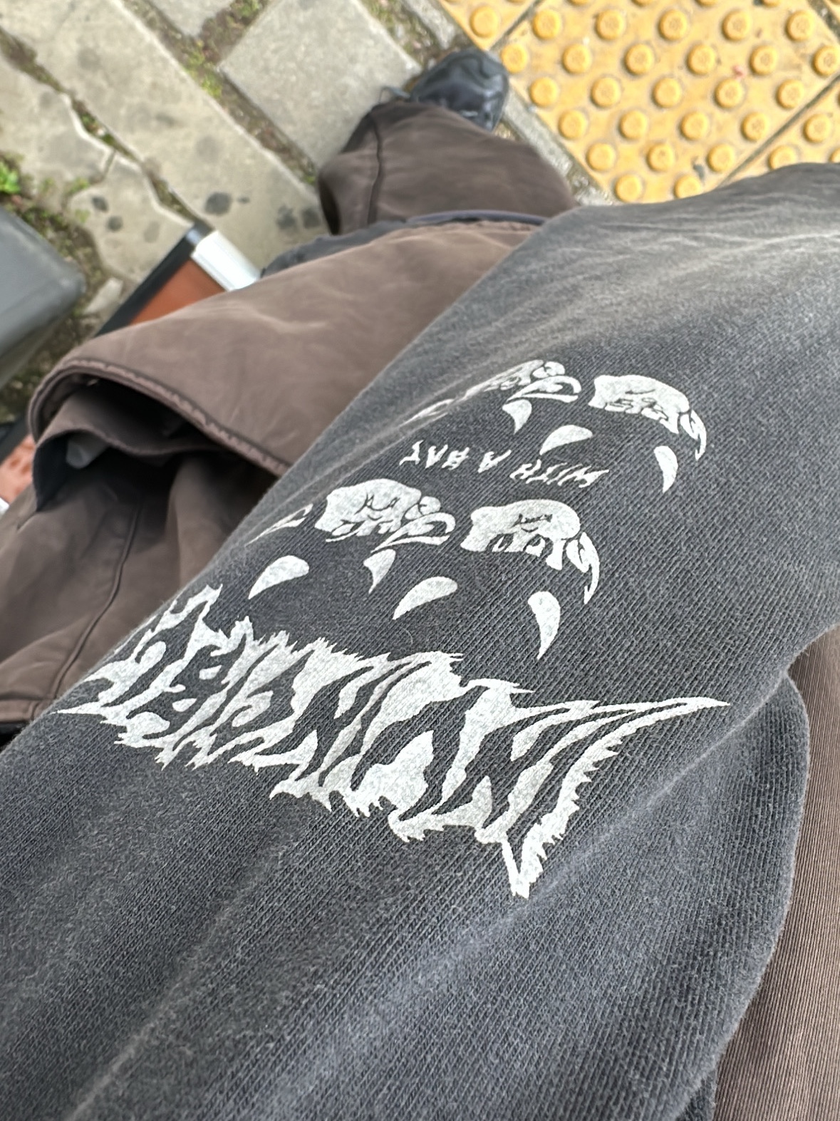 (@golocat) 님의 게시물 | KREAM