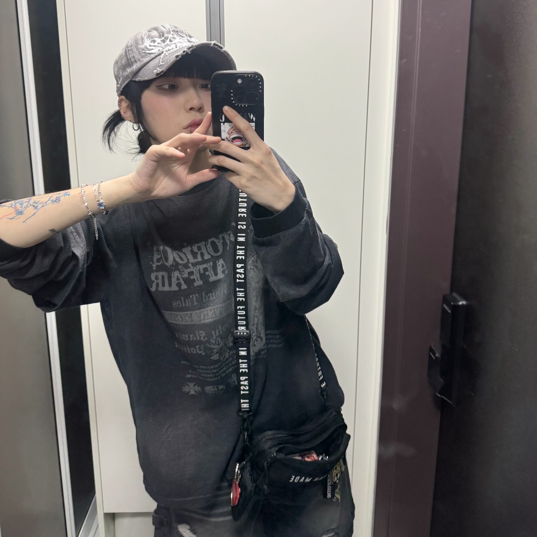 신지돌 (@shinjidol) 님의 게시물 | KREAM