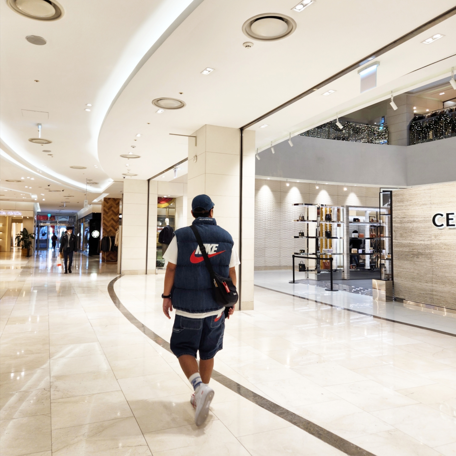 고독한 아이쇼핑 | KREAM