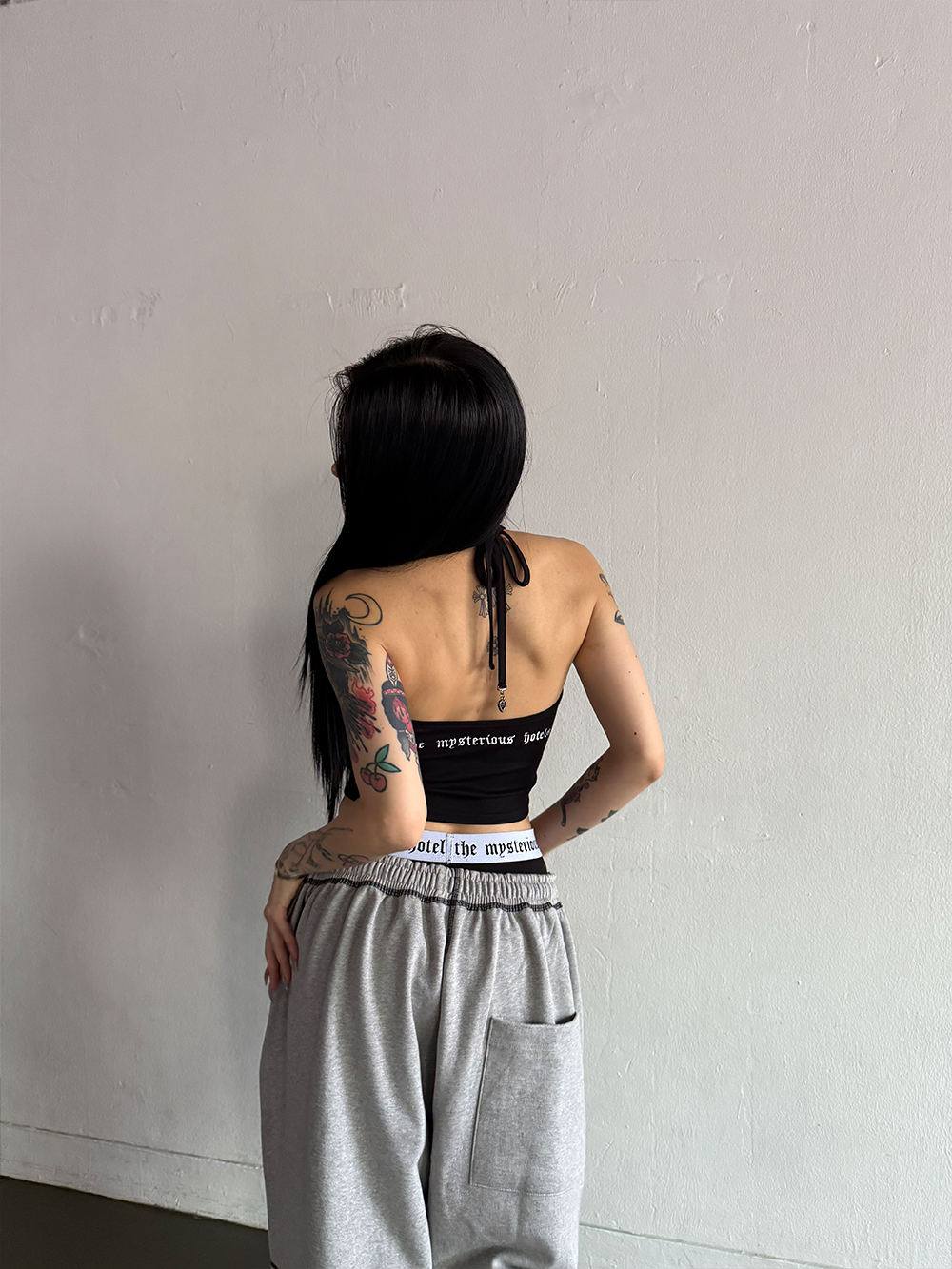 미스테리어스호텔 호텔 홀터 탑 블랙 | THE MYSTERIOUS HOTEL | KREAM