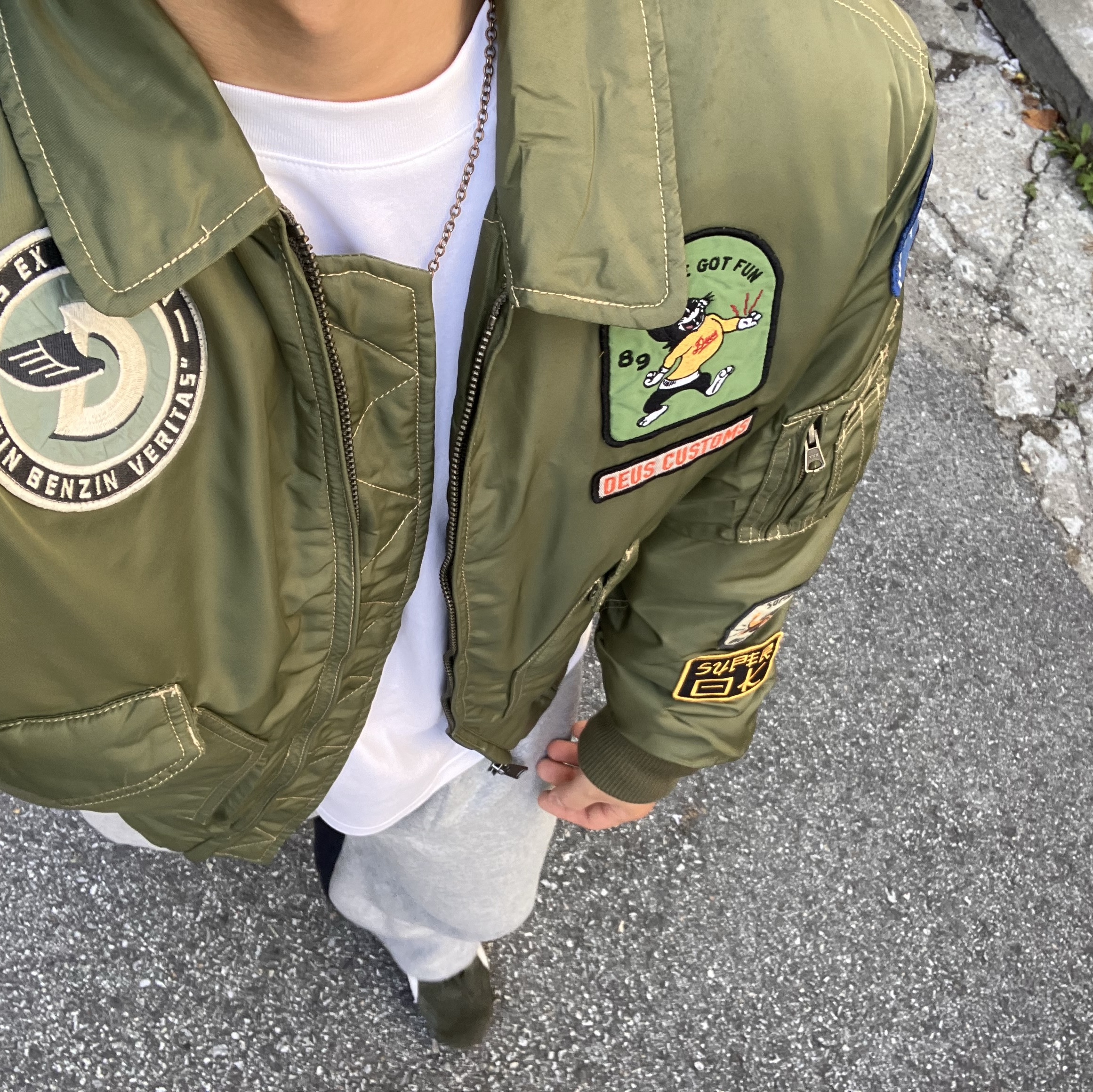 데우스 ma1 첵오 입니담 | KREAM