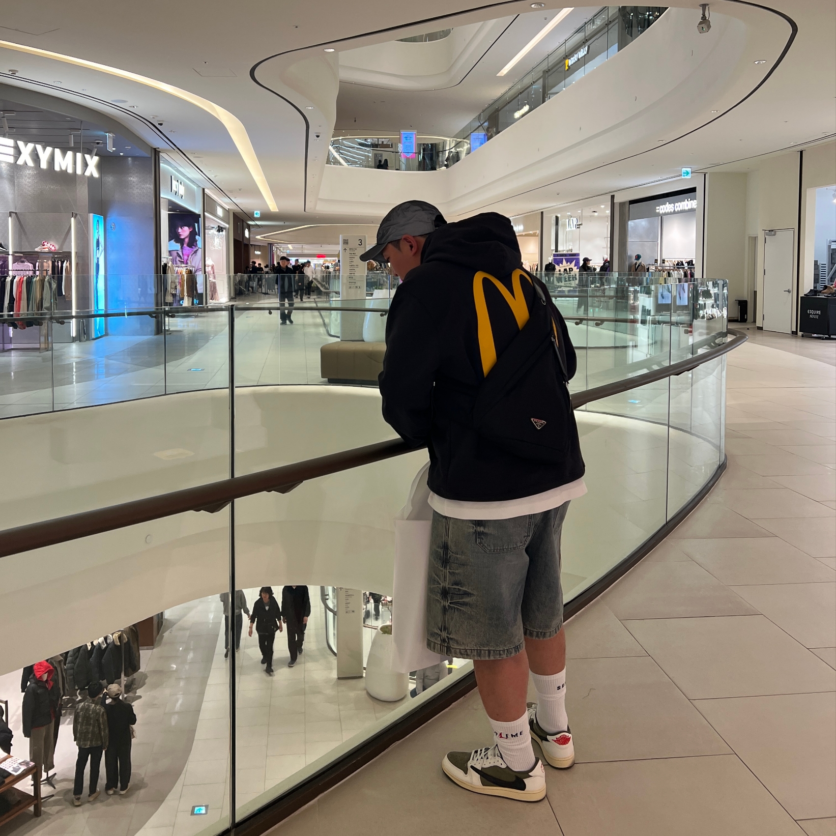 175/95 맥도날드입고버거킹가버리기 | KREAM