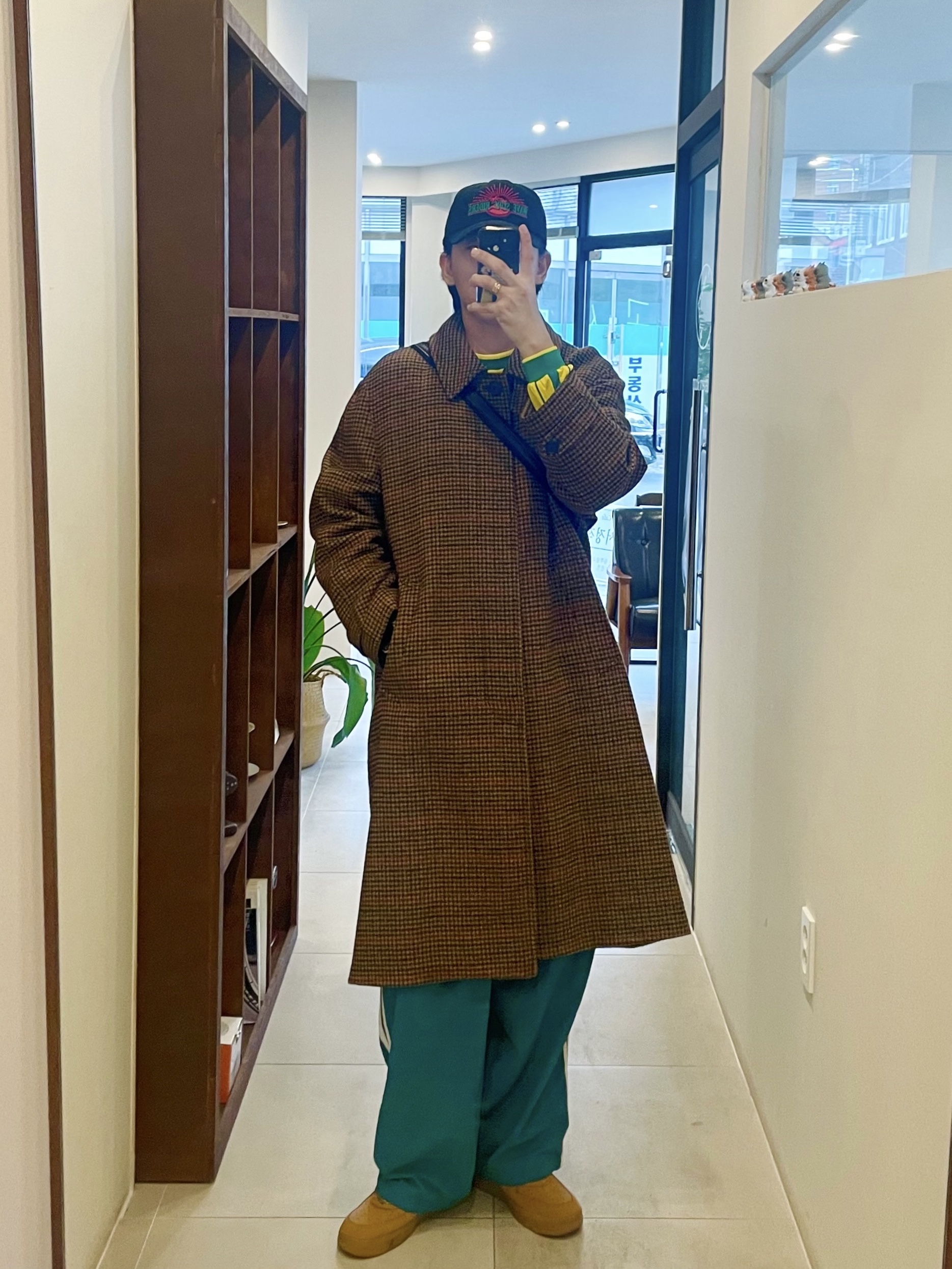 CHA (@c__11) 님의 게시물 | KREAM