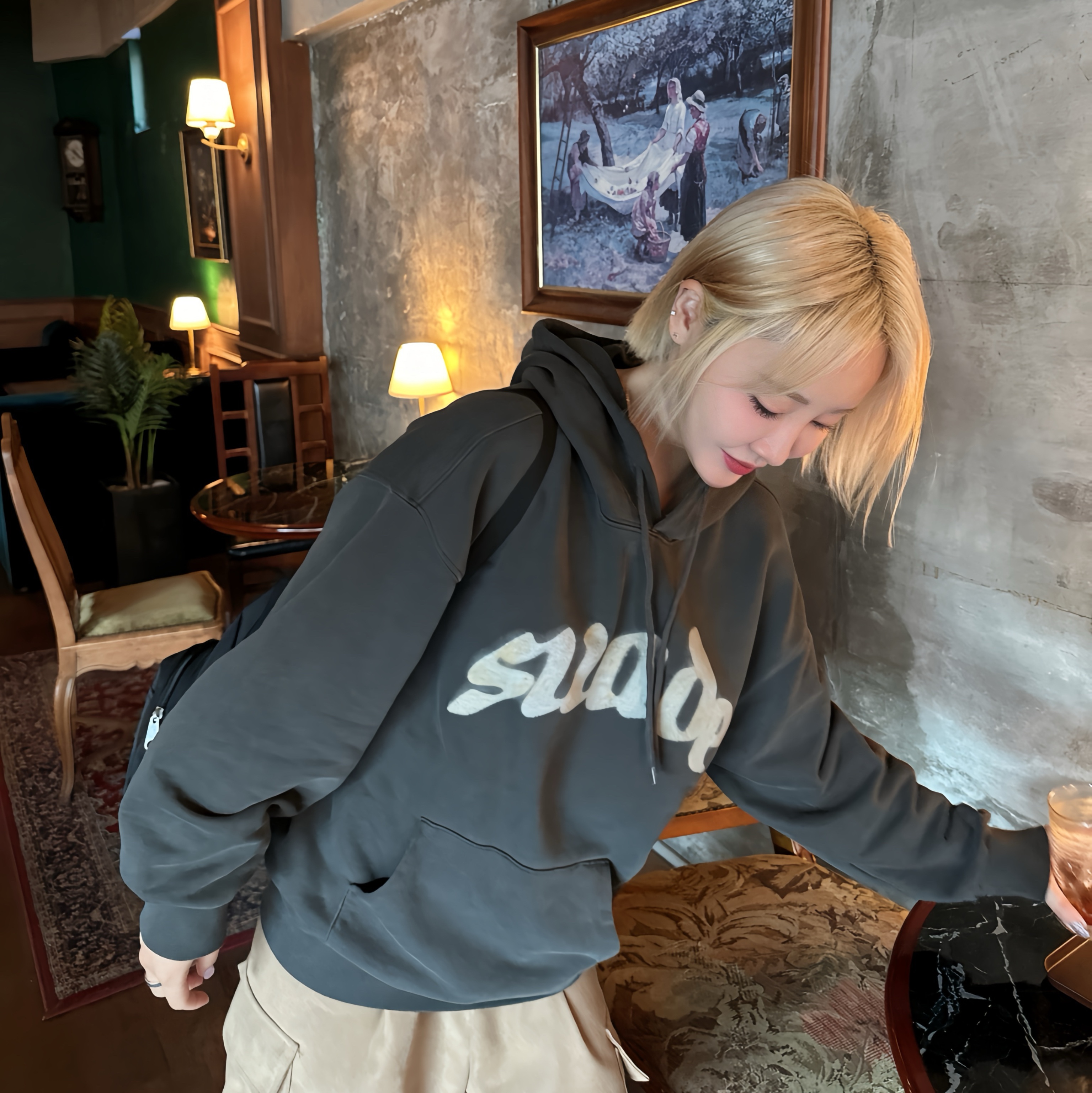 이쁜데 스웨이드 후드티 | KREAM