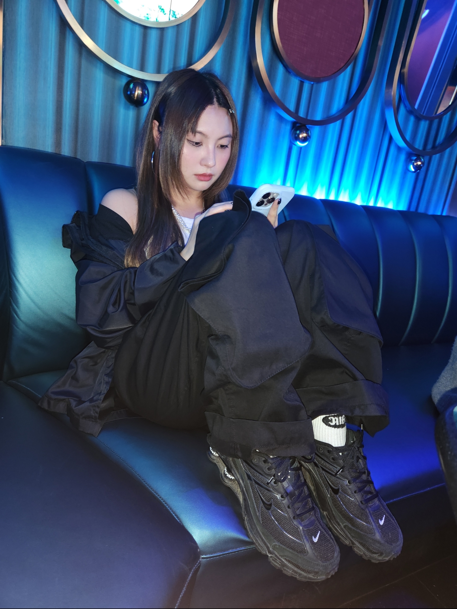 스니커즈 올블랙 룩 | KREAM