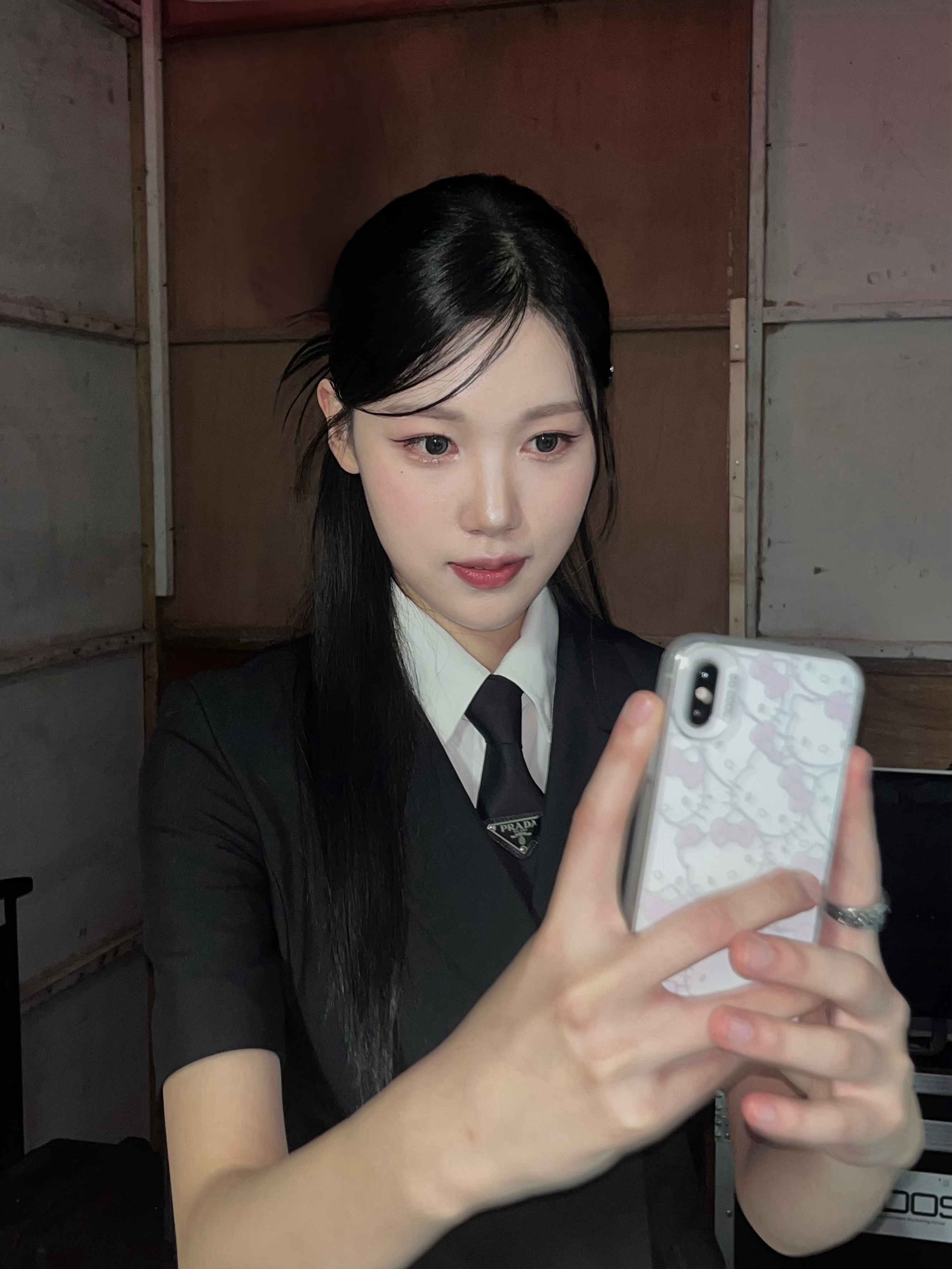 #prada#프라다#프레피룩#연말코디 | KREAM