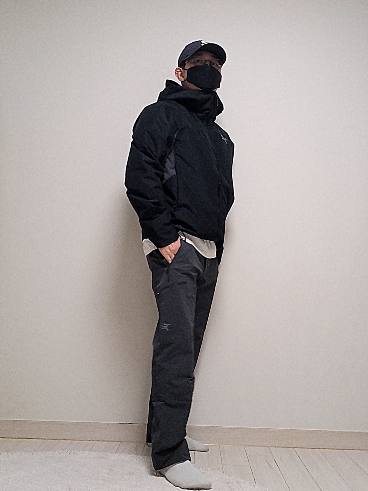 블랙&그래파이트 세련된 블랙웜업룩🦇 | KREAM