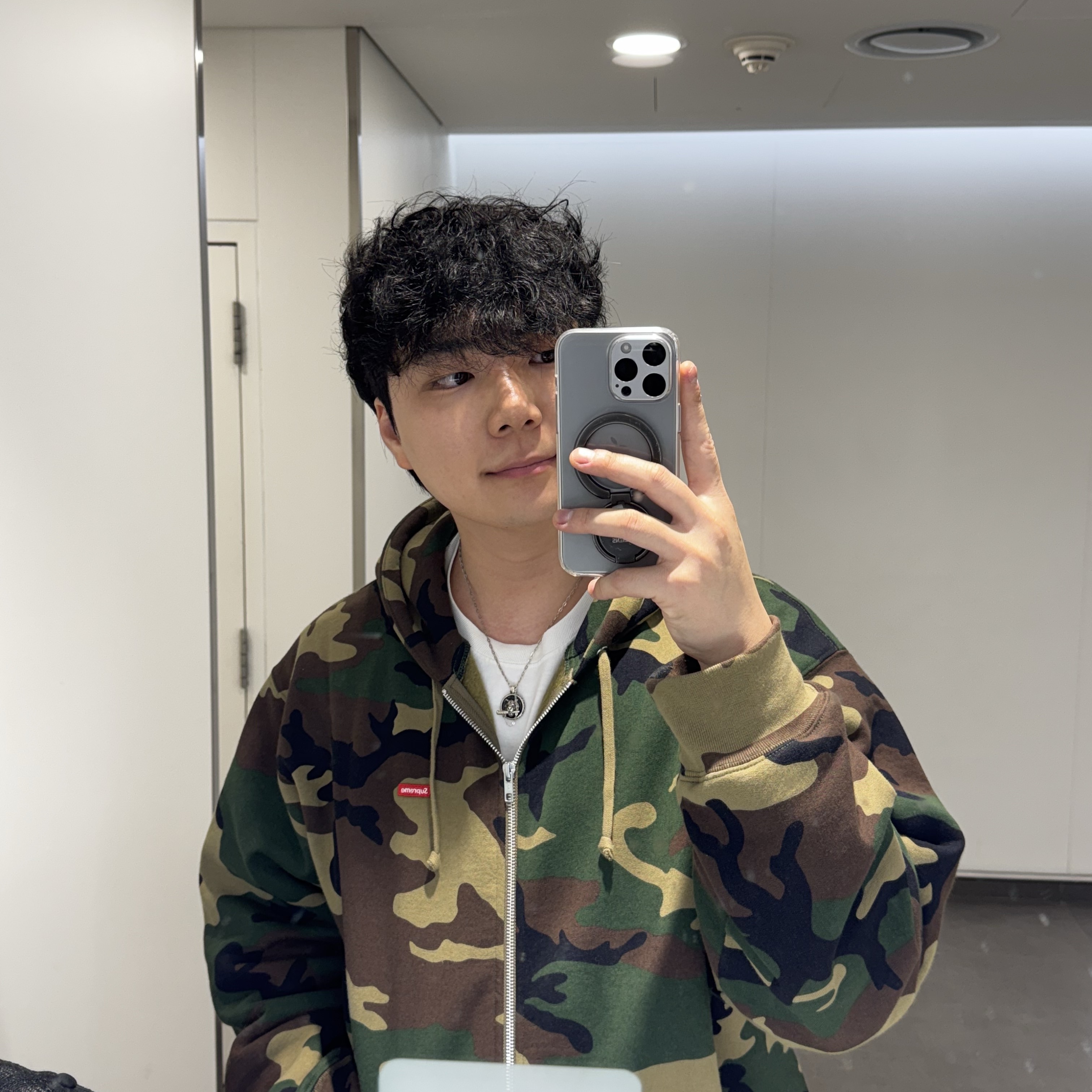 설레는 출국길 | KREAM