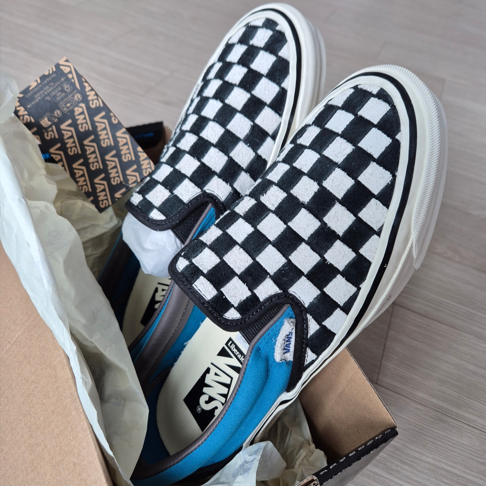 얇지 않은 슬립온~가죽도 깔창도 | KREAM