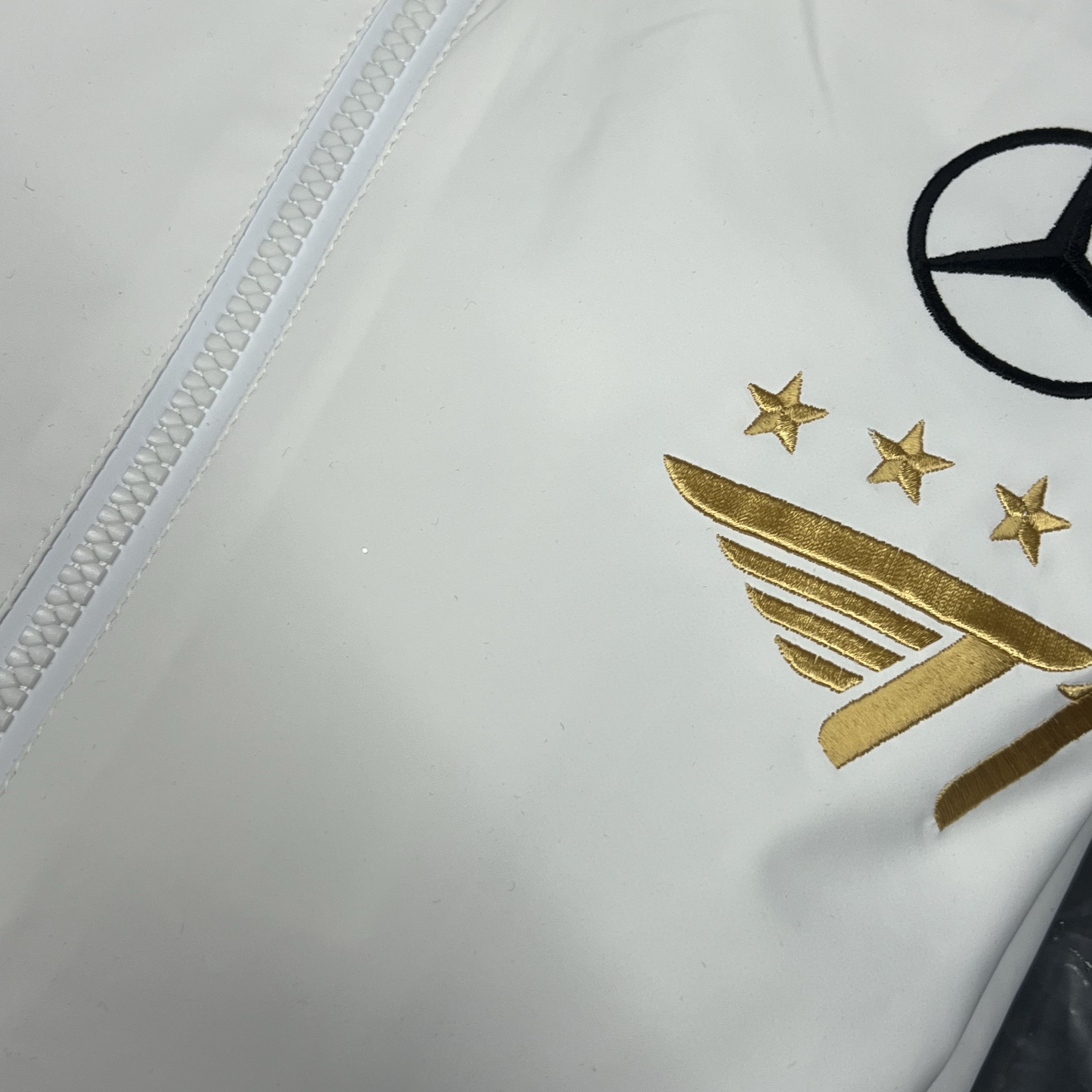 히비히비히빕힙 (@_uuth) 님의 게시물 | KREAM