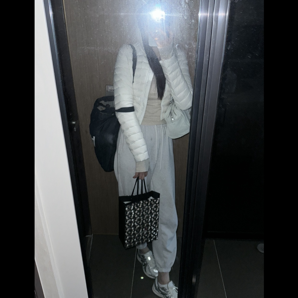 밤에 보면 더 예쁜 녀석 | KREAM