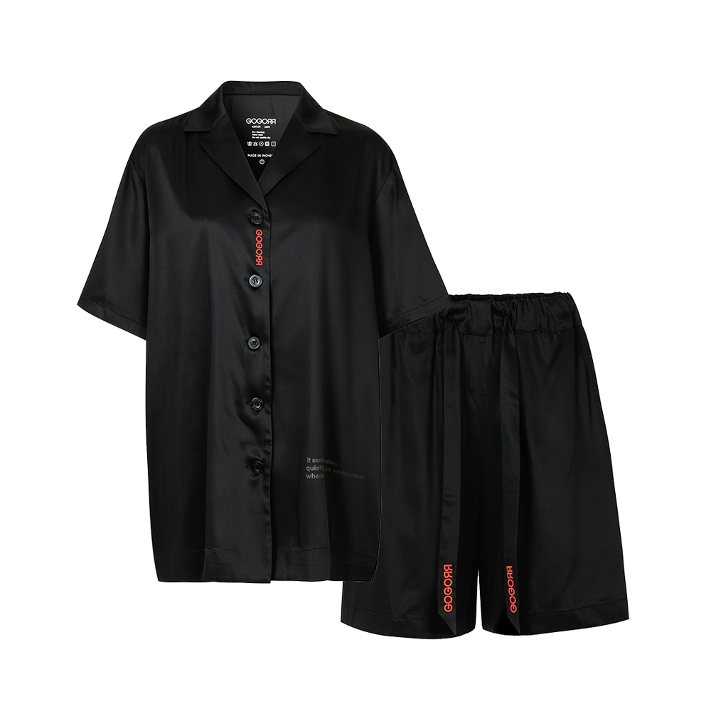 고고르르 새틴 시그니처 숏 세트 블랙 | GOGORR | KREAM